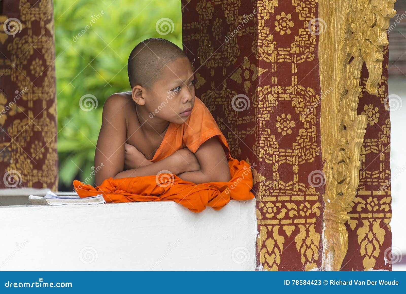 Jonge Boeddhistische Monnik in Tempel Redactionele Stock Foto - Image ...