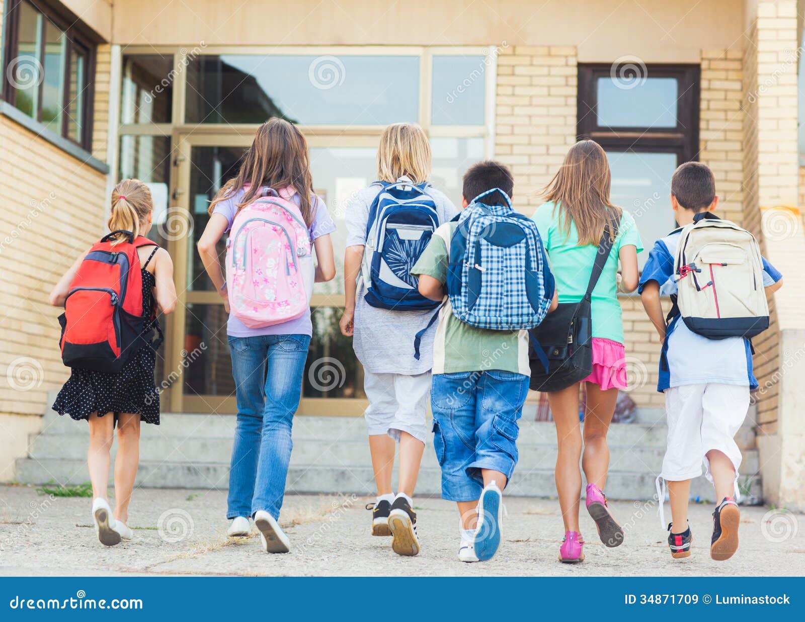 Jonge Geitjes Die Naar School Gaan Stock Afbeelding - Image of jaren ...