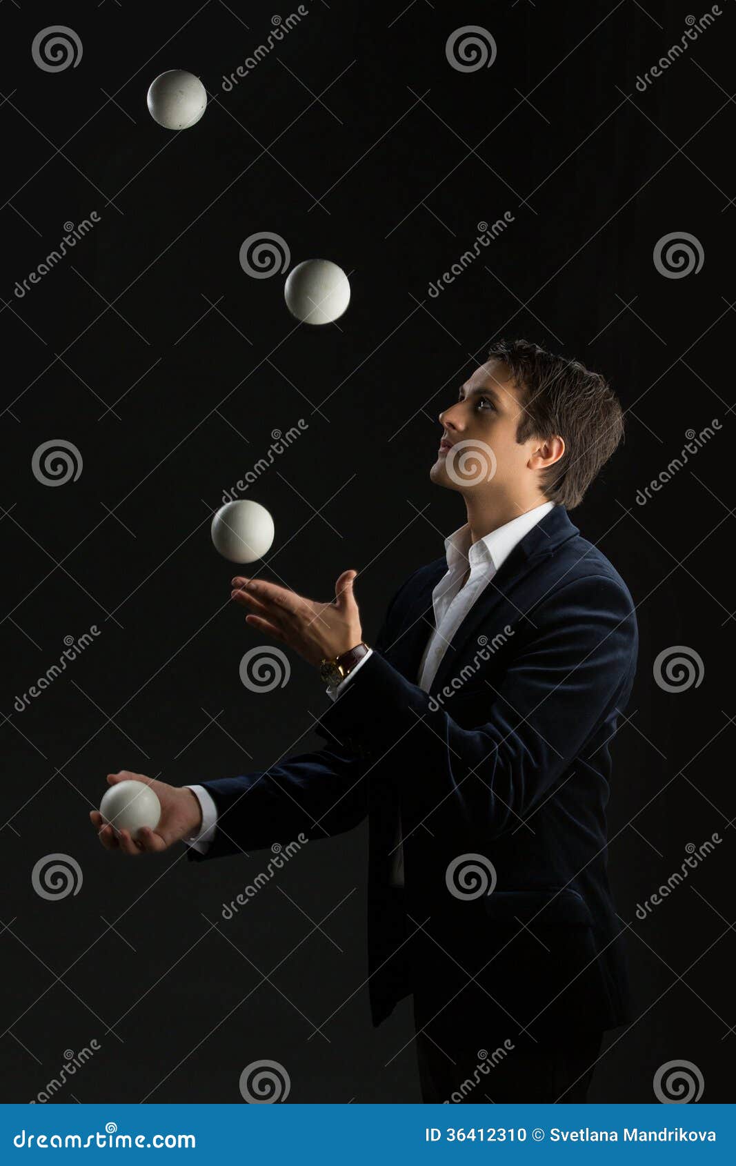Jonge Mens Het Jongleren Met Ballen Stock Foto - Image of jongleren ...