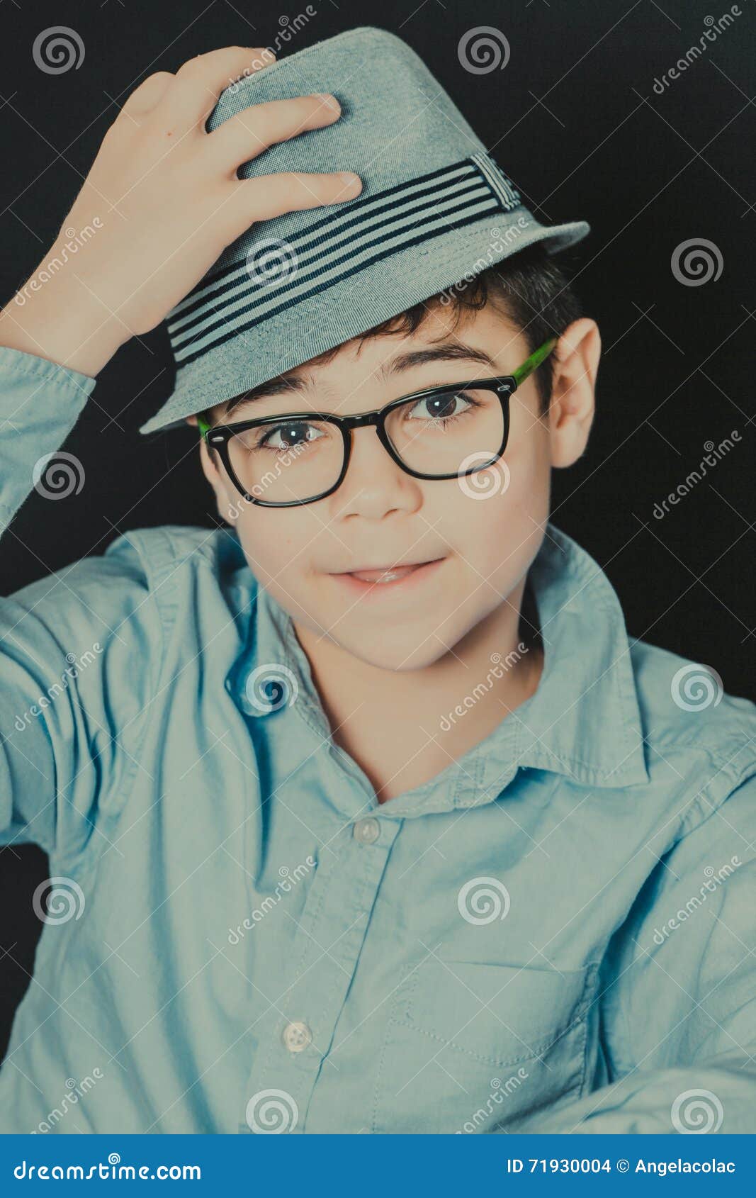 Jonge mens met een hoed stock foto. Image of modern, persoon - 71930004