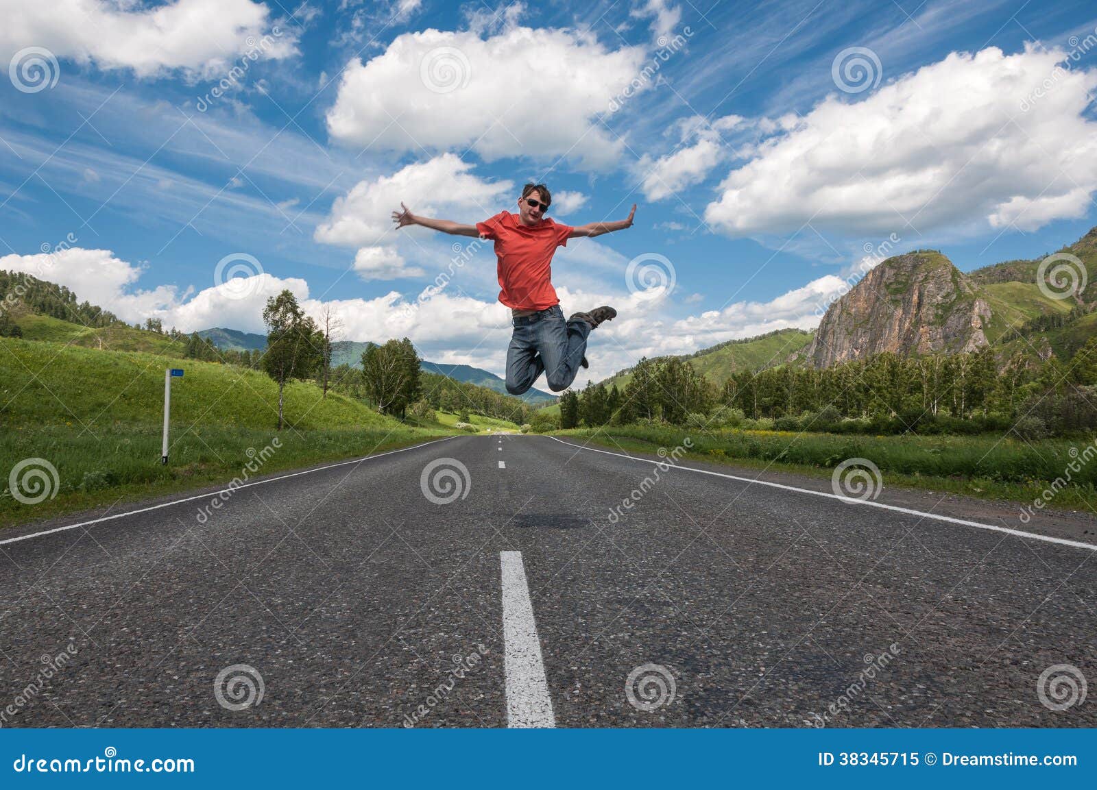 Jonge Mensen Springende Vreugde Stock Afbeelding - Image of overjoyed ...