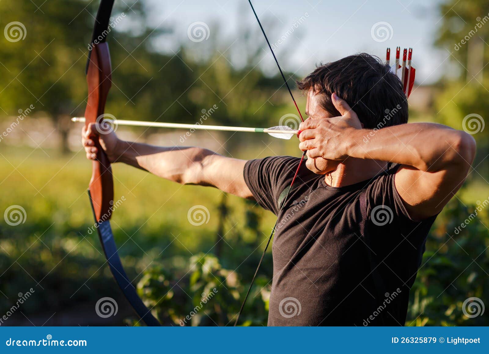 Jonge schutter stock afbeelding. Image of mannetje, held - 26325879
