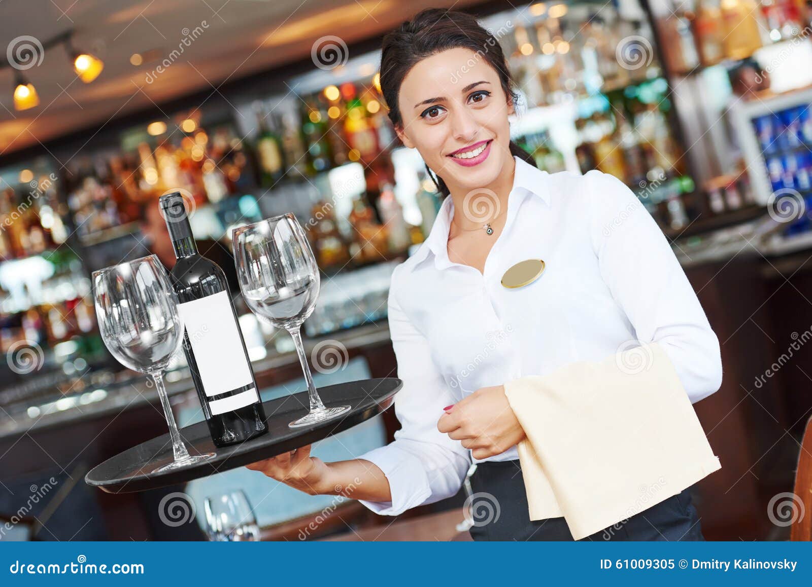 Jonge Serveerster Bij De Dienst in Restaurant Stock Afbeelding - Image ...