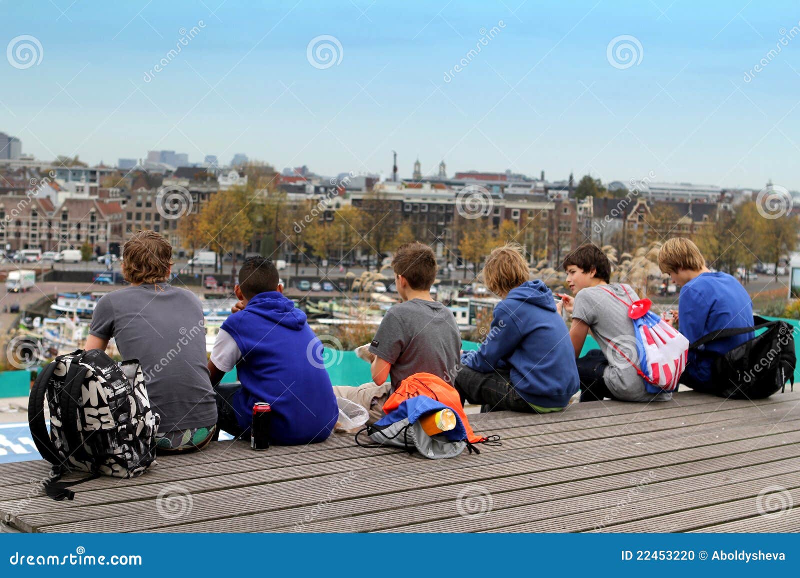 Jonge Toeristen in Amsterdam Stock Foto - Image of jongen, kinderen ...