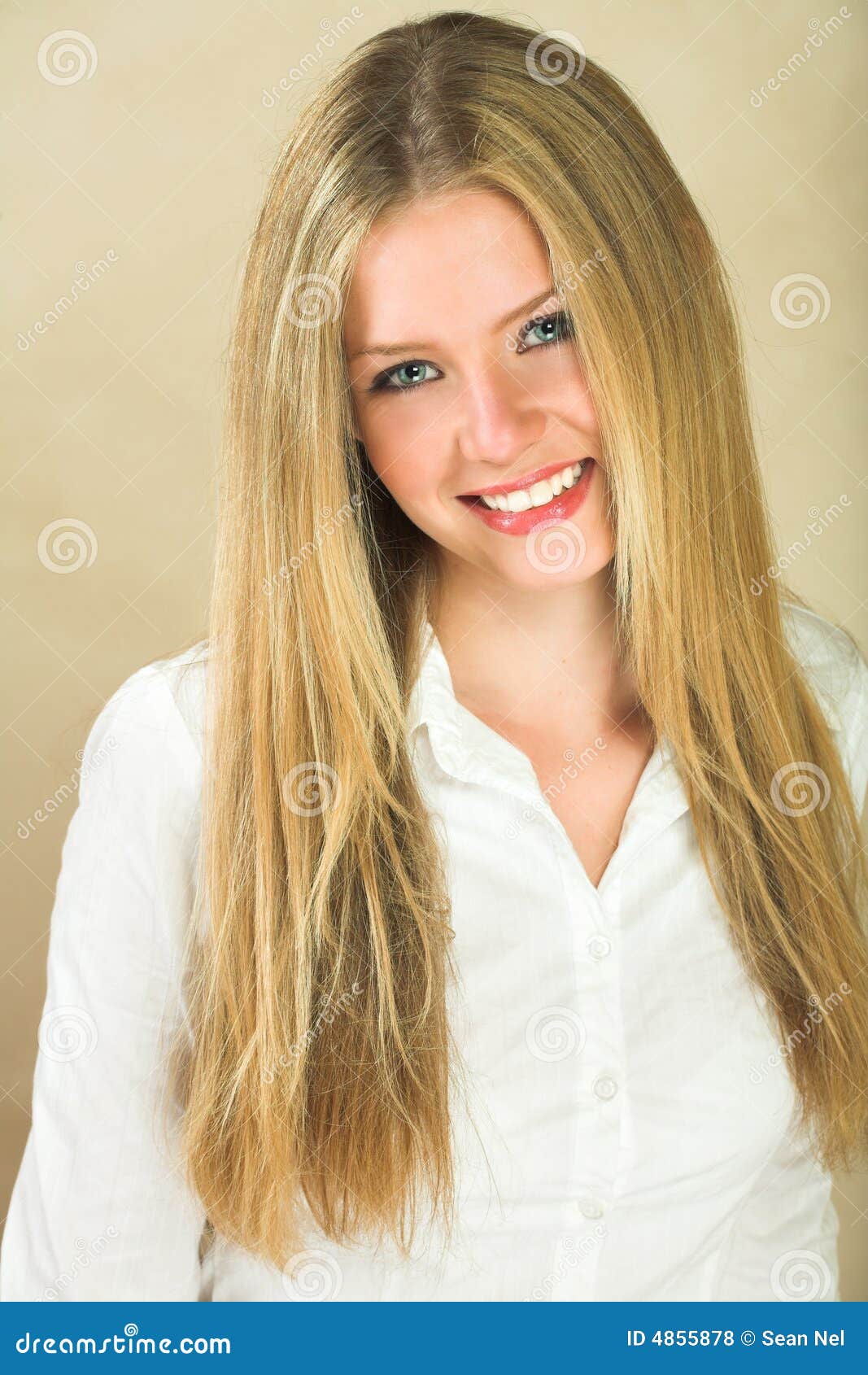 Jonge volwassen vrouw stock foto. Image of blond, uitziend - 4855878