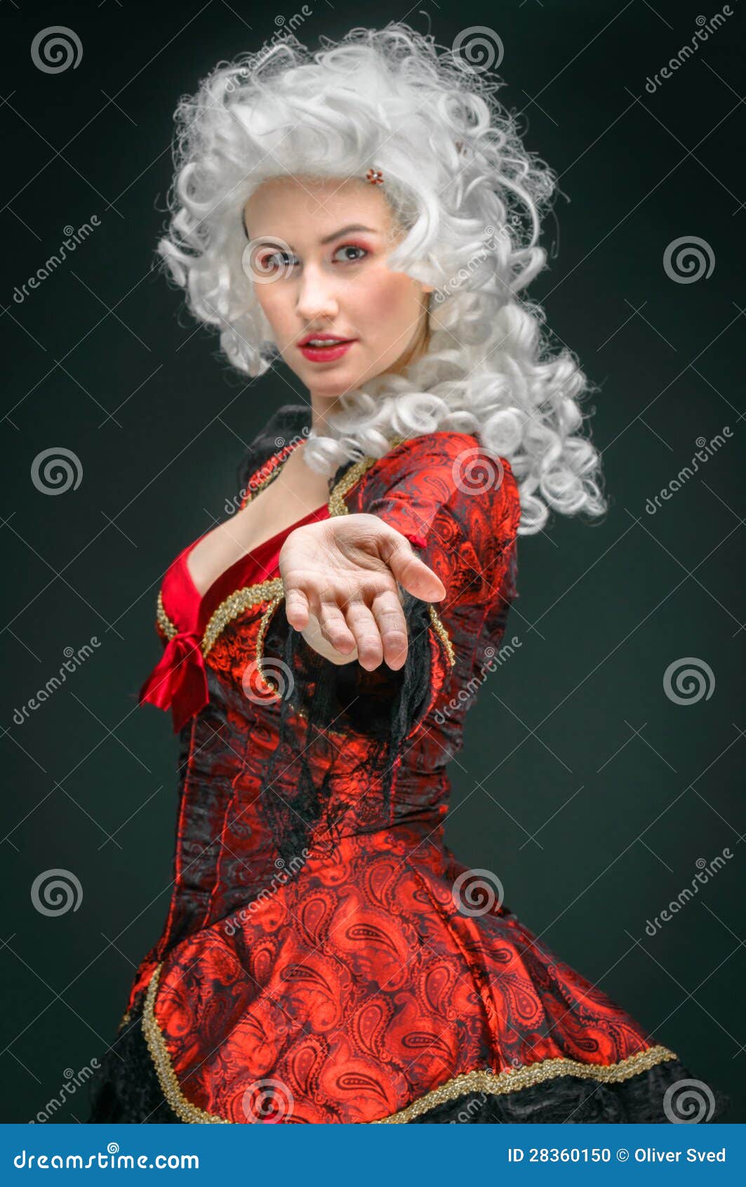 Jonge Vrouw in Barok Kostuum Stock Foto - Image of schoonheid, rood ...
