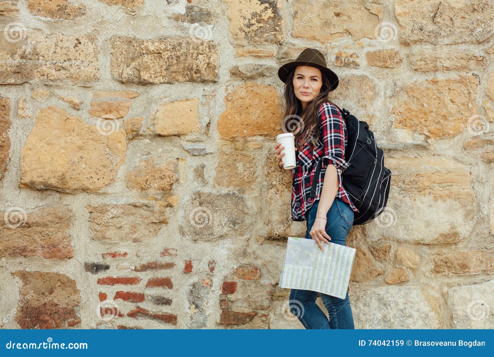 Jonge Vrouw Die Alleen Reizen Stock Afbeelding - Image of mobiel ...