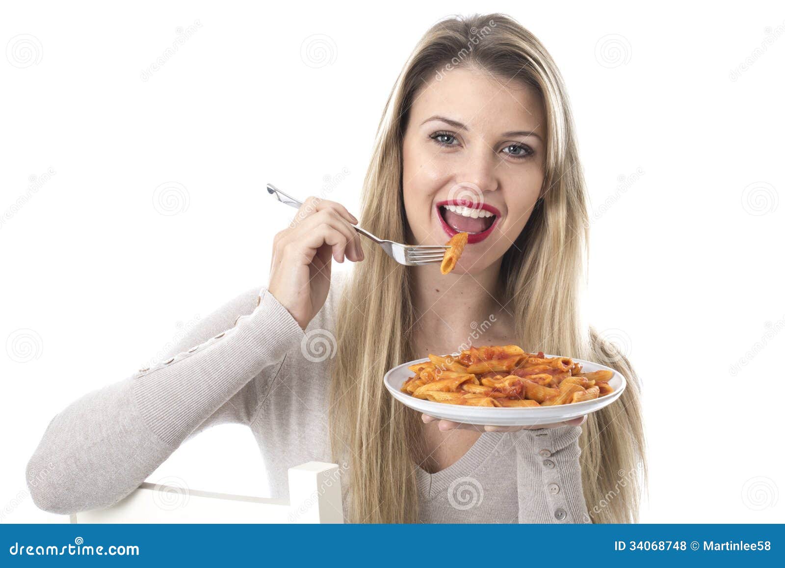 Jonge Vrouw Die Penne Pasta Eten Stock Foto - Image of italiaans ...