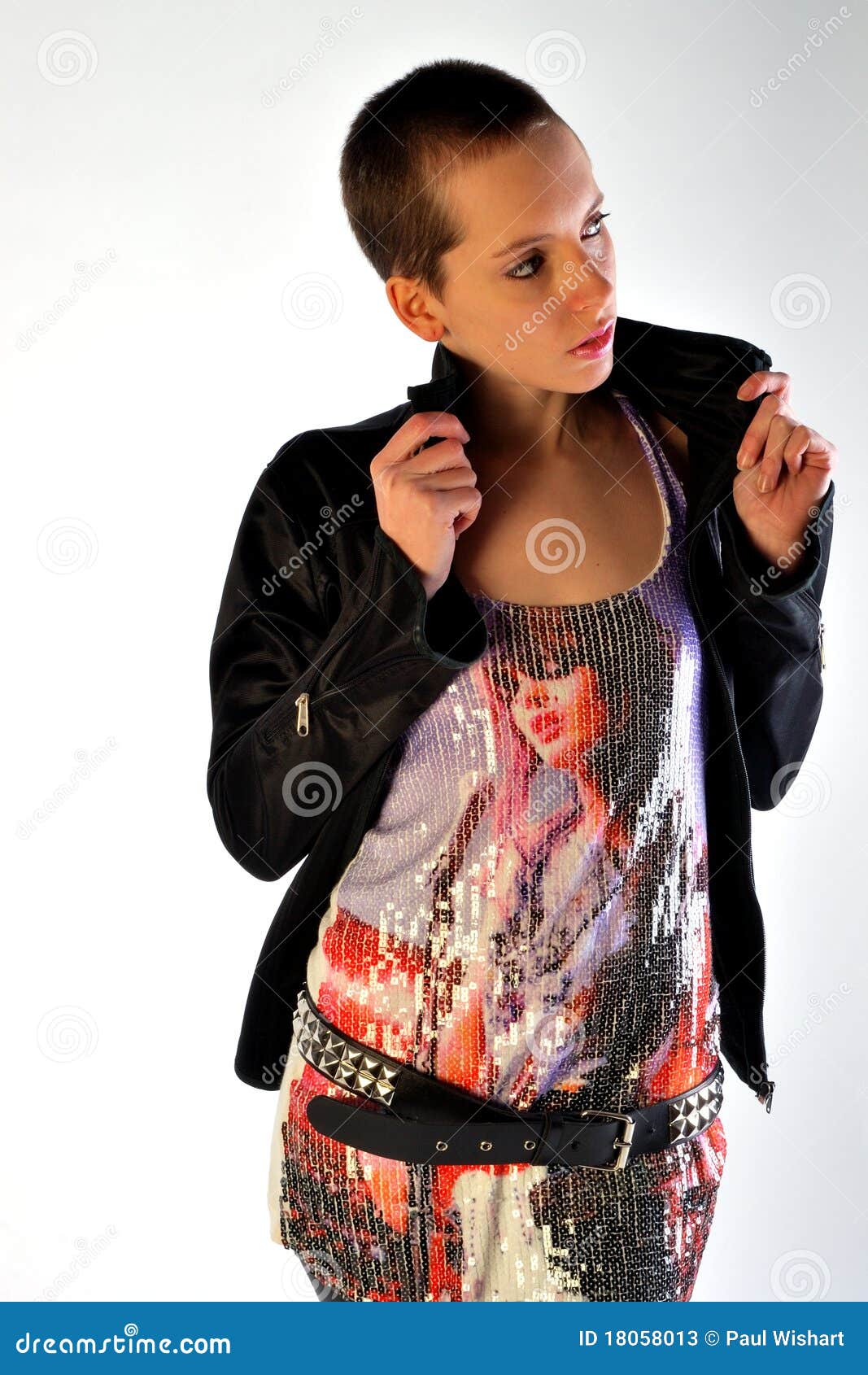 Jonge Vrouw in Moderne Kleding Stock Afbeelding - Image of kleurrijk ...