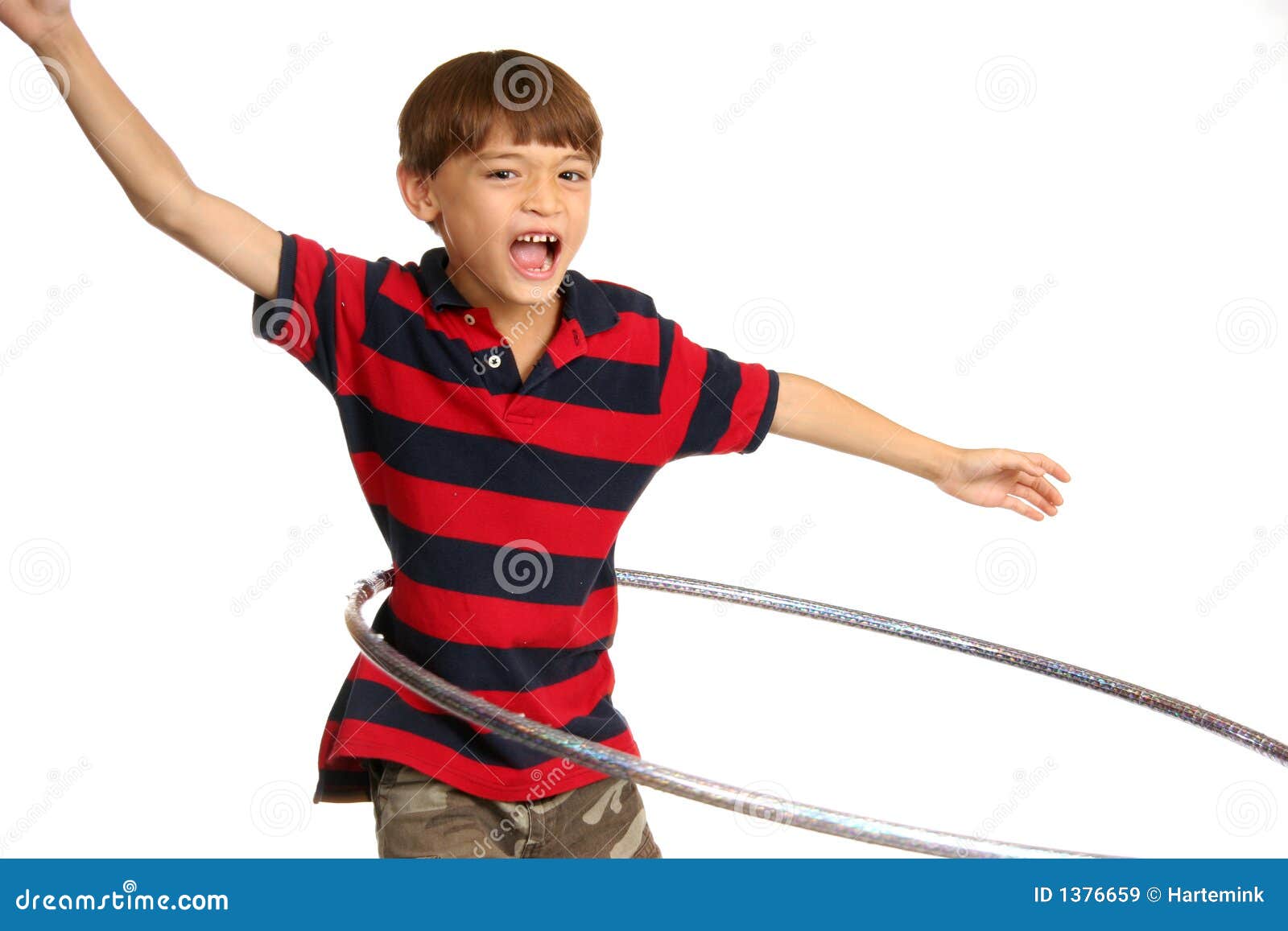 Jongen Die De Hula-hoepel Uitoefent Stock Afbeelding - Image of plezier ...