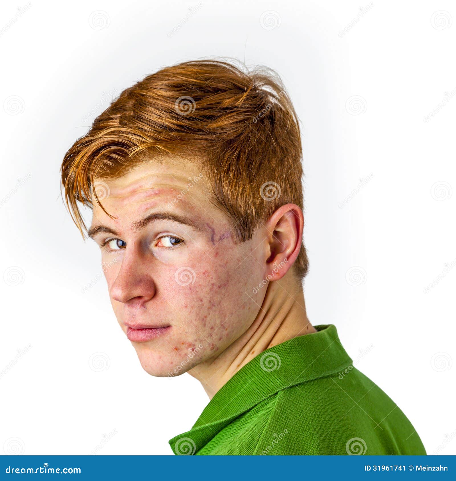Jongen in Groen Overhemd Met Rood Haar Stock Afbeelding - Image of haar ...