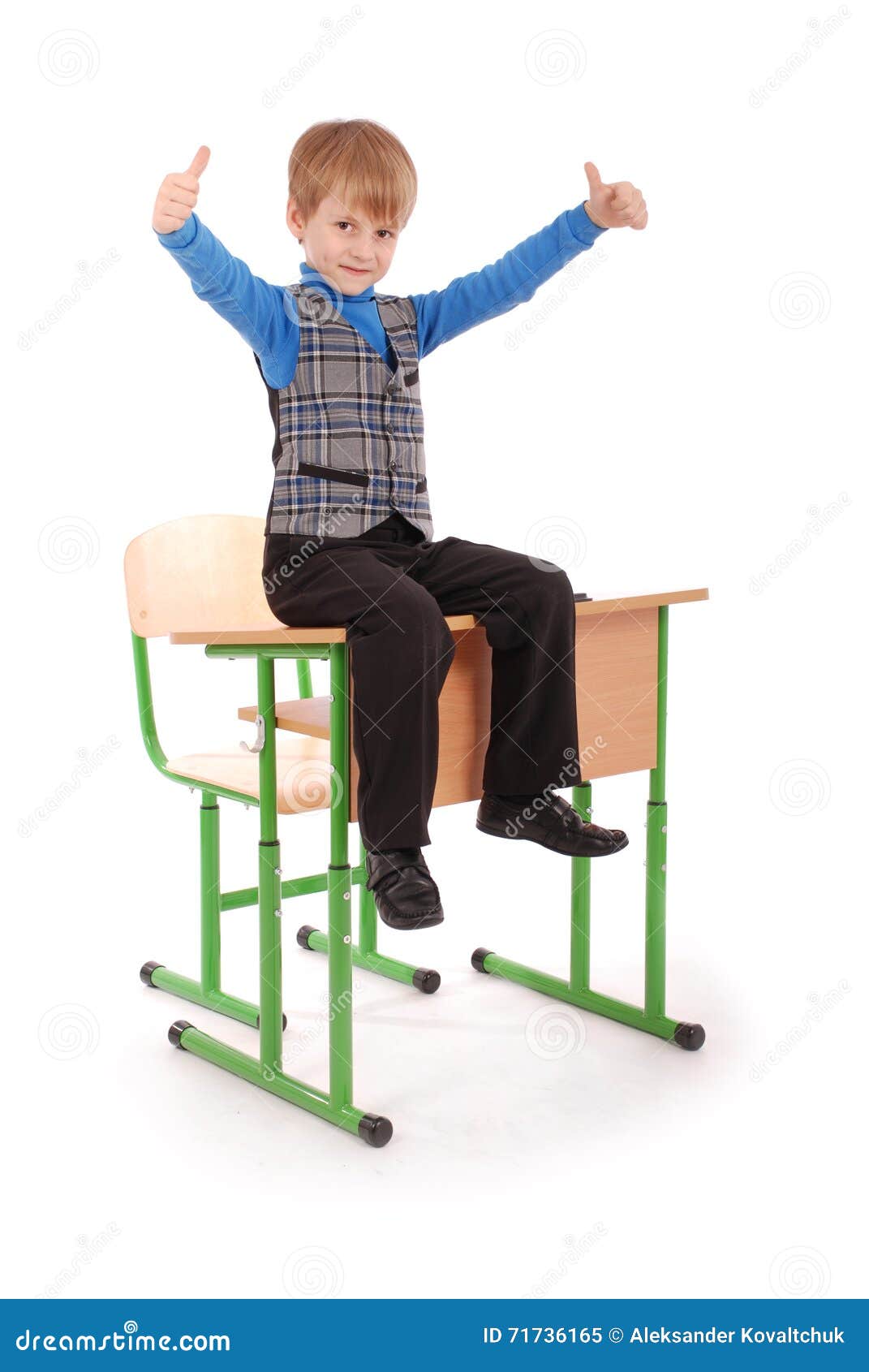 Jongenssucces Jongenszitting Op De Schoolbank Stock Afbeelding - Image ...