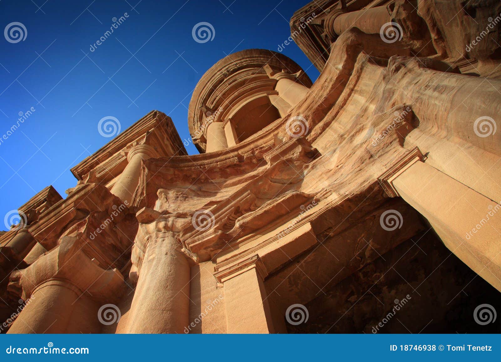 Jordanië: Graf in Petra stock foto. Image of arabië, licht - 18746938