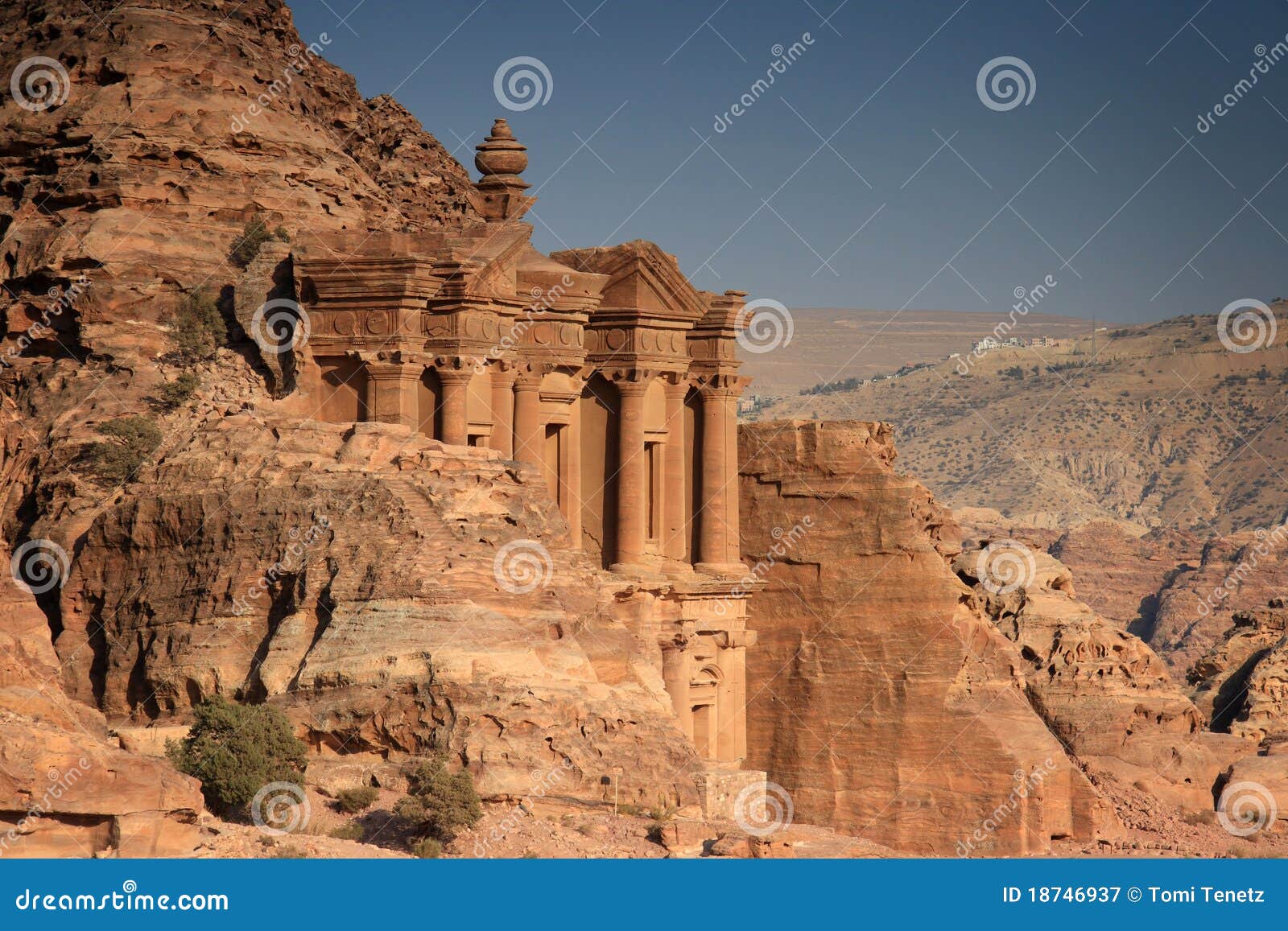 Jordanien: Grab in PETRA stockbild. Bild von tourismus - 18746937