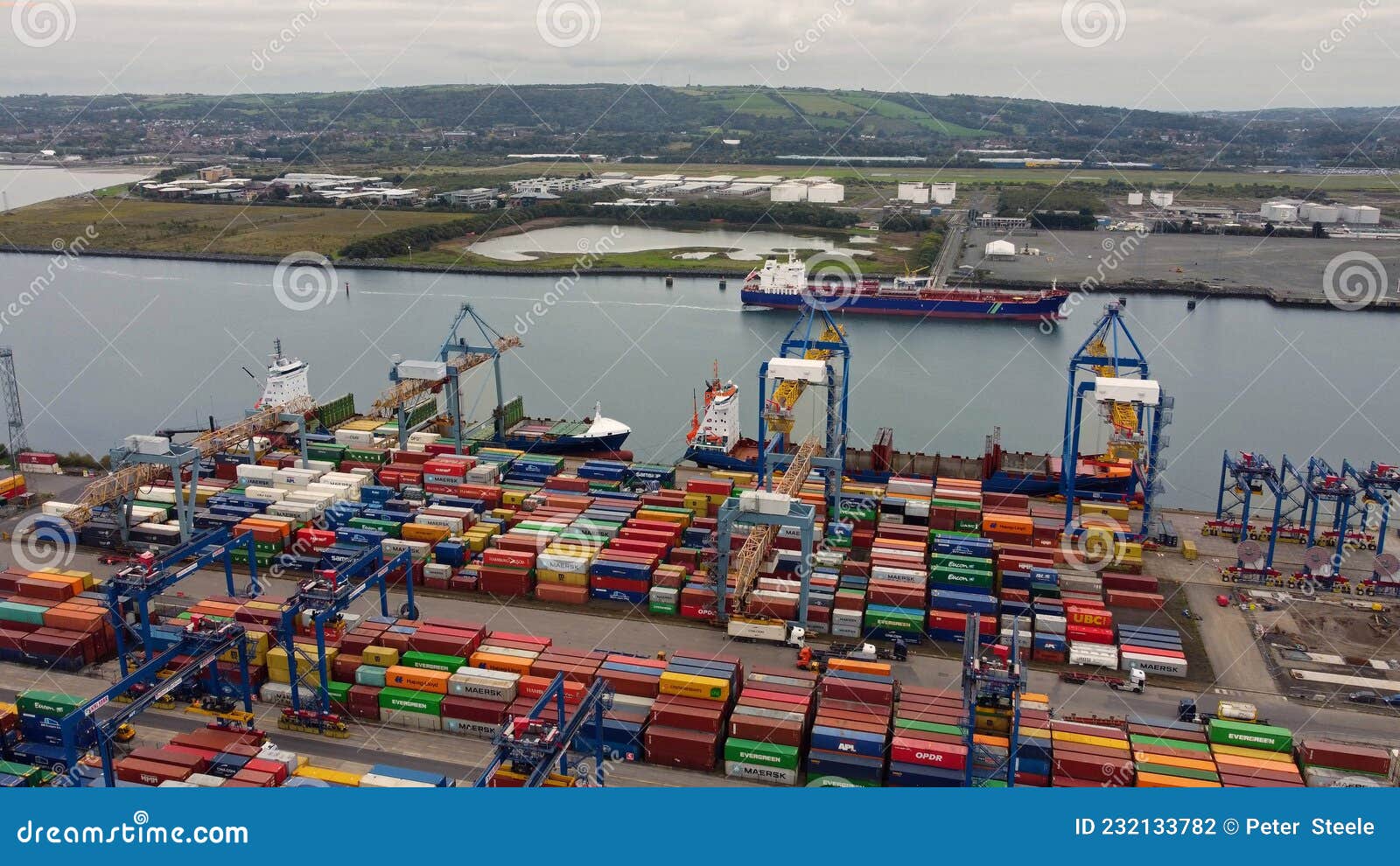 JORK RULER And BG RUBY Unloading Containers By Crane Working Container ...