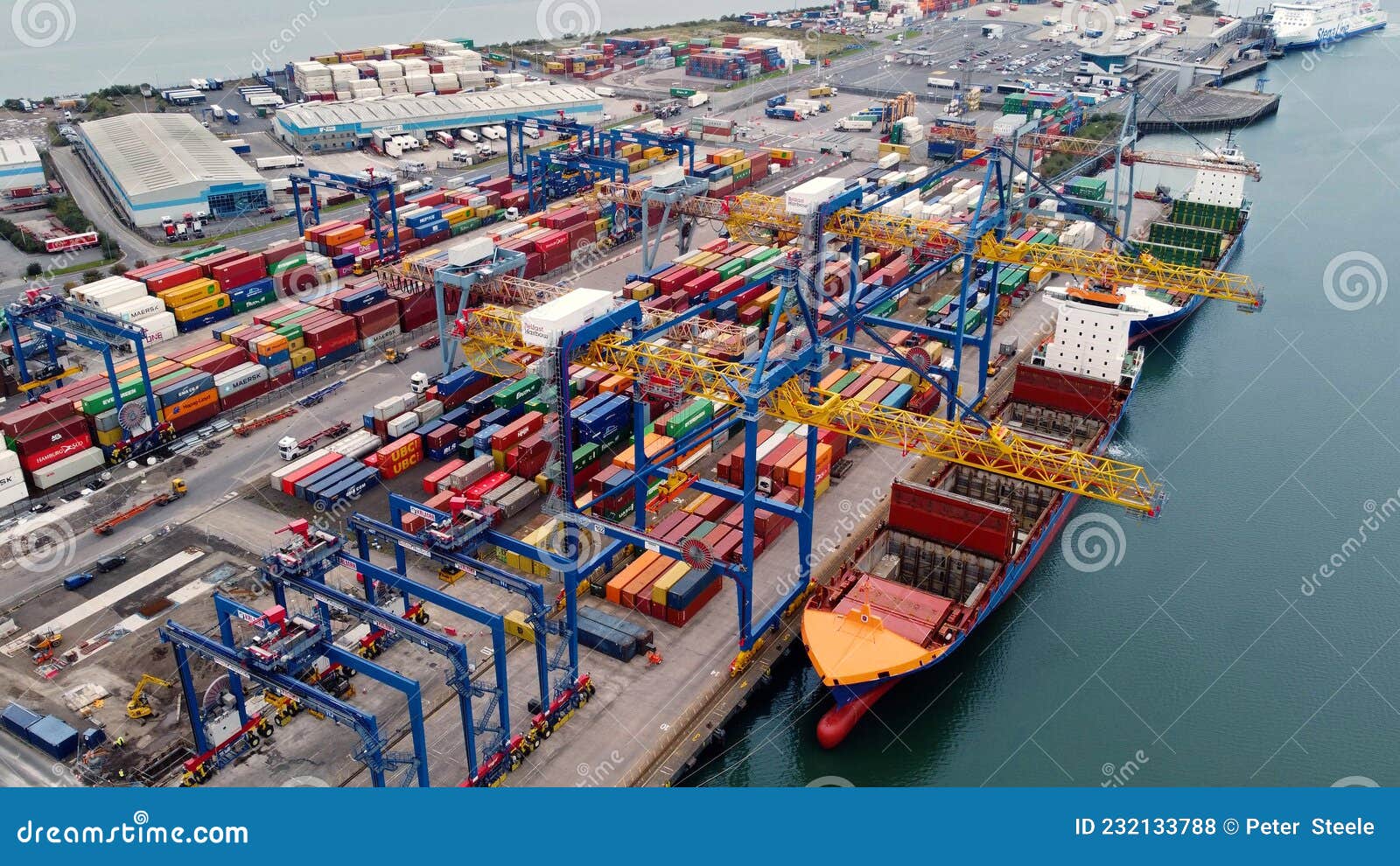 JORK RULER and BG RUBY Unloading Containers by Crane Working Container ...