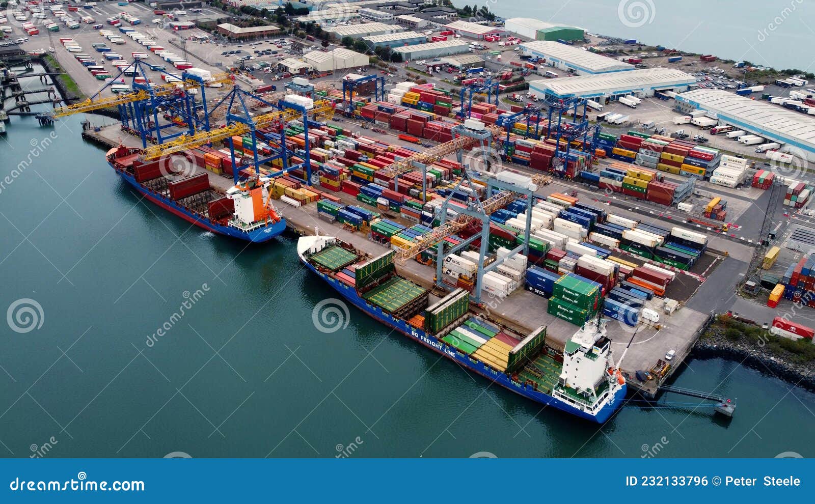 JORK RULER and BG RUBY Unloading Containers by Crane Working Container ...