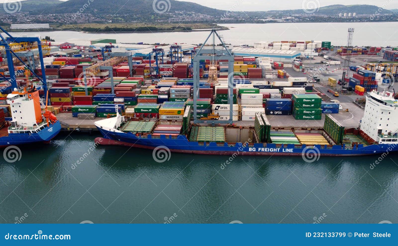 JORK RULER and BG RUBY Unloading Containers by Crane Working Container ...