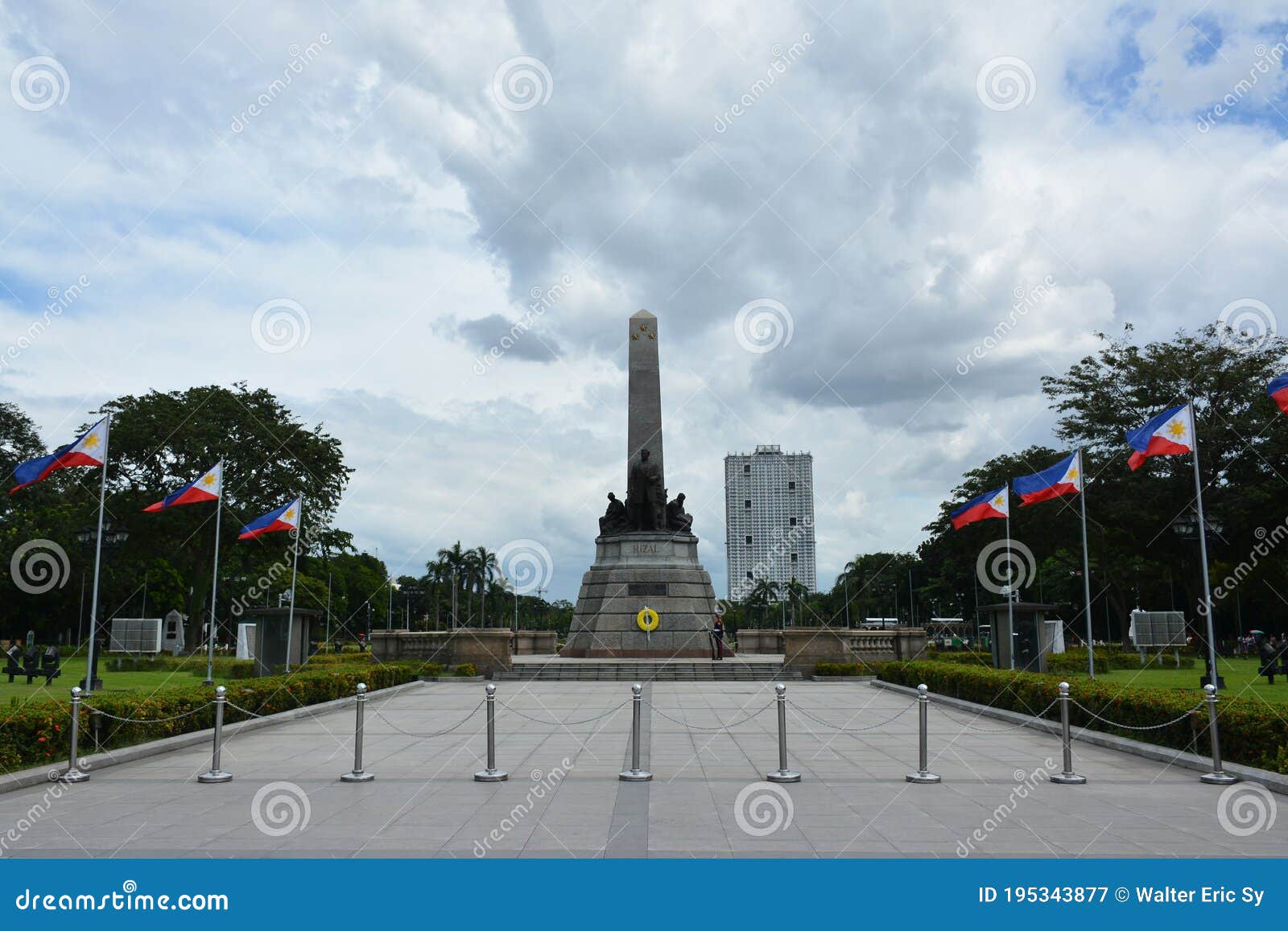 Jose Rizal Statue at Rizal Park in Manila, Philippines Editorial ...