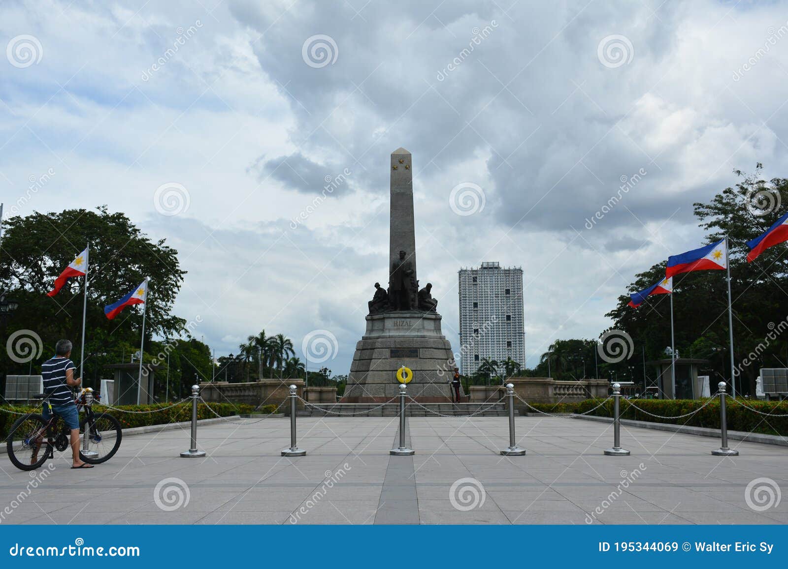 Jose Rizal Statue at Rizal Park in Manila, Philippines Editorial Stock ...
