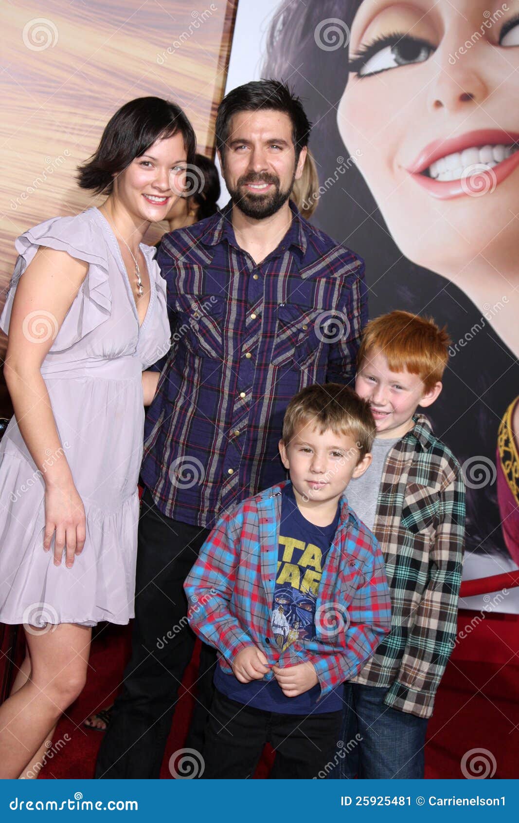 Josh Gomez photo éditorial. Image du théâtre, embrouillé - 25925481