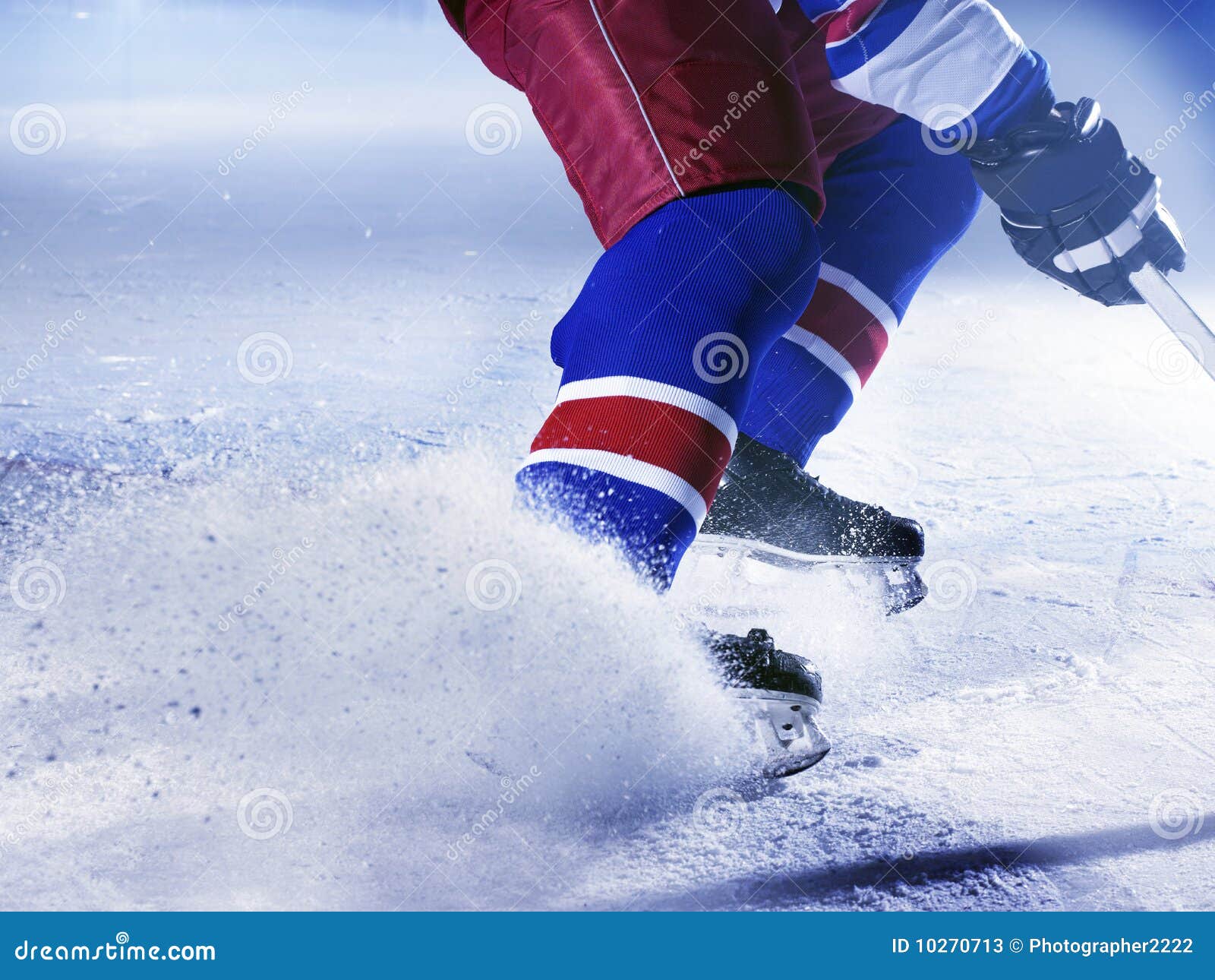 Joueur de hockey sur glace image stock. Image du glace - 10270713