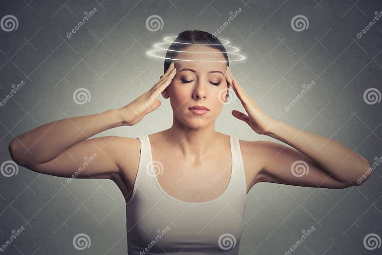 Jovem Mulher Com Vertigem Da Vertigem Imagem de Stock - Imagem de ...