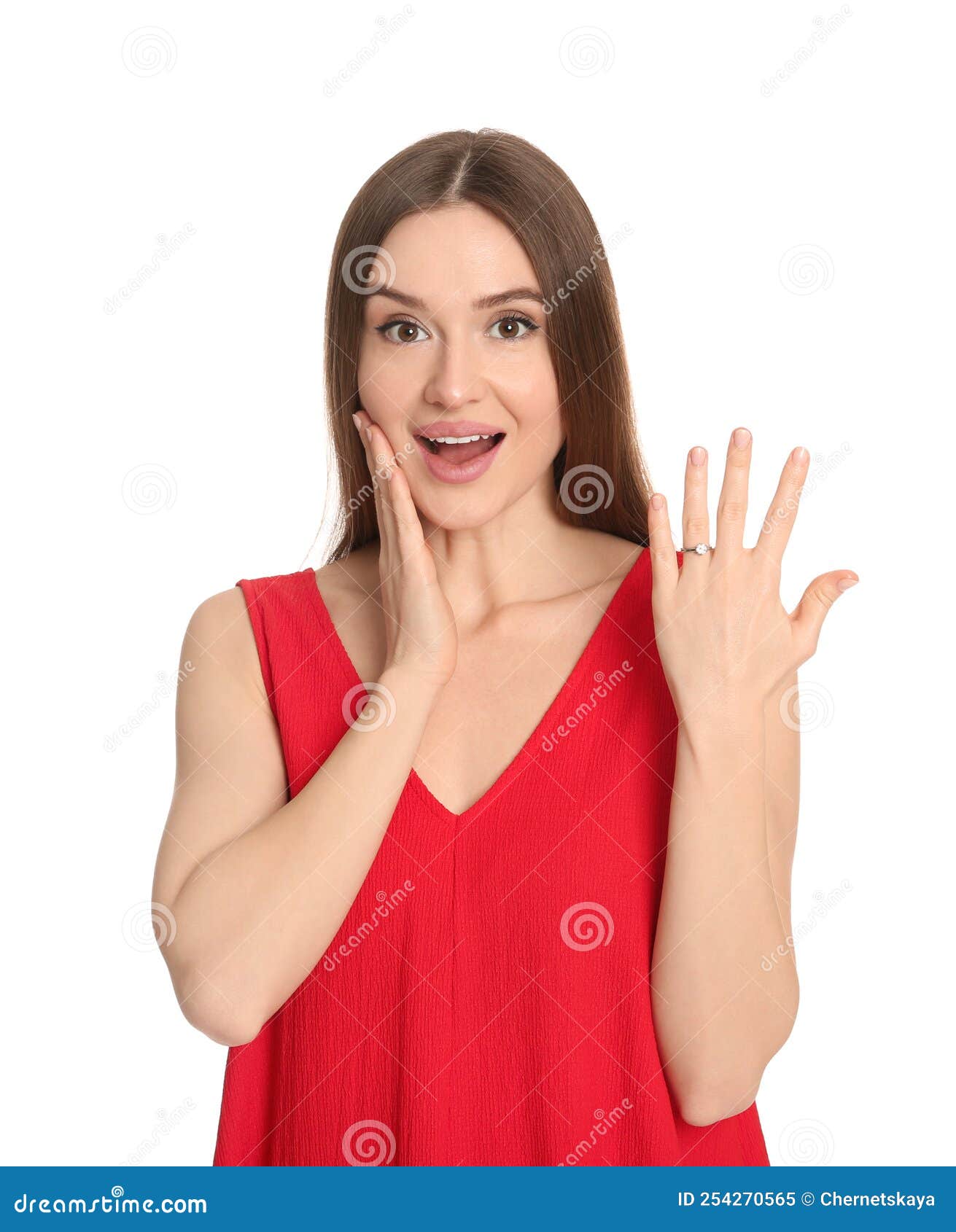 Joven Emocional Con Un Hermoso Anillo De Compromiso Con Fondo Blanco