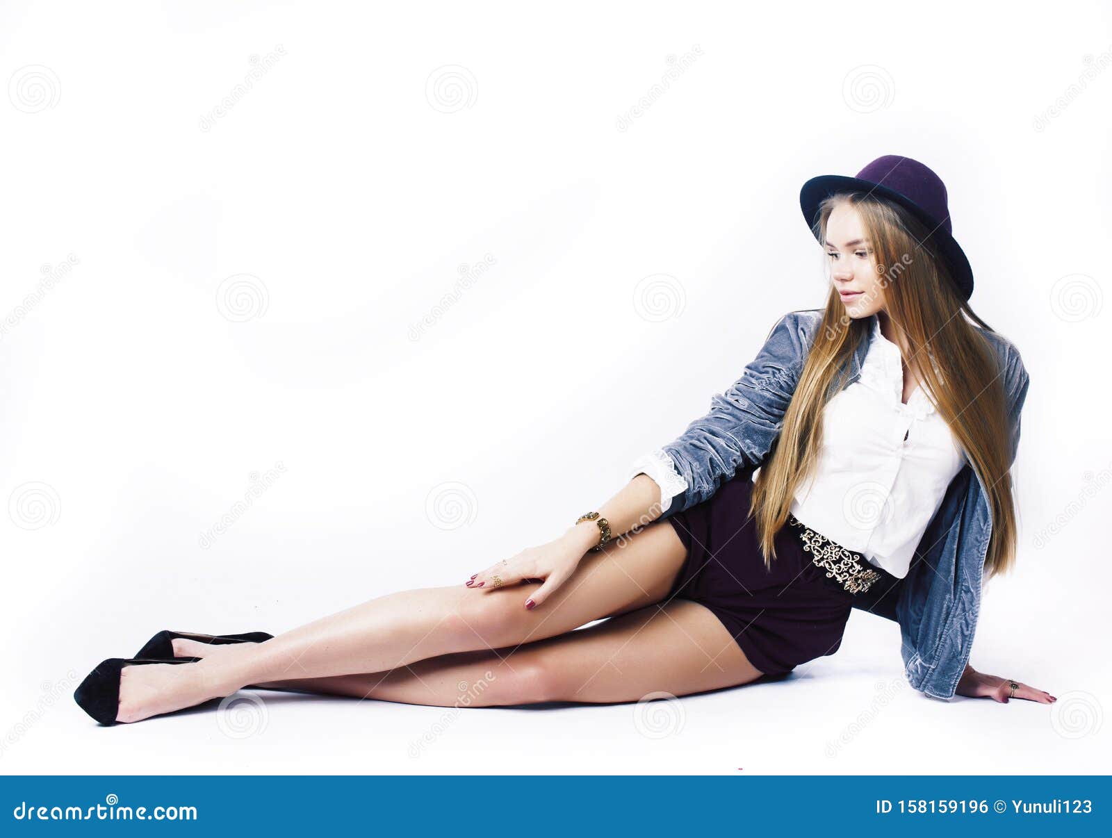 Joven Linda Adolescente En Eso Que Posa Alegre Sonrisa Alegre En El