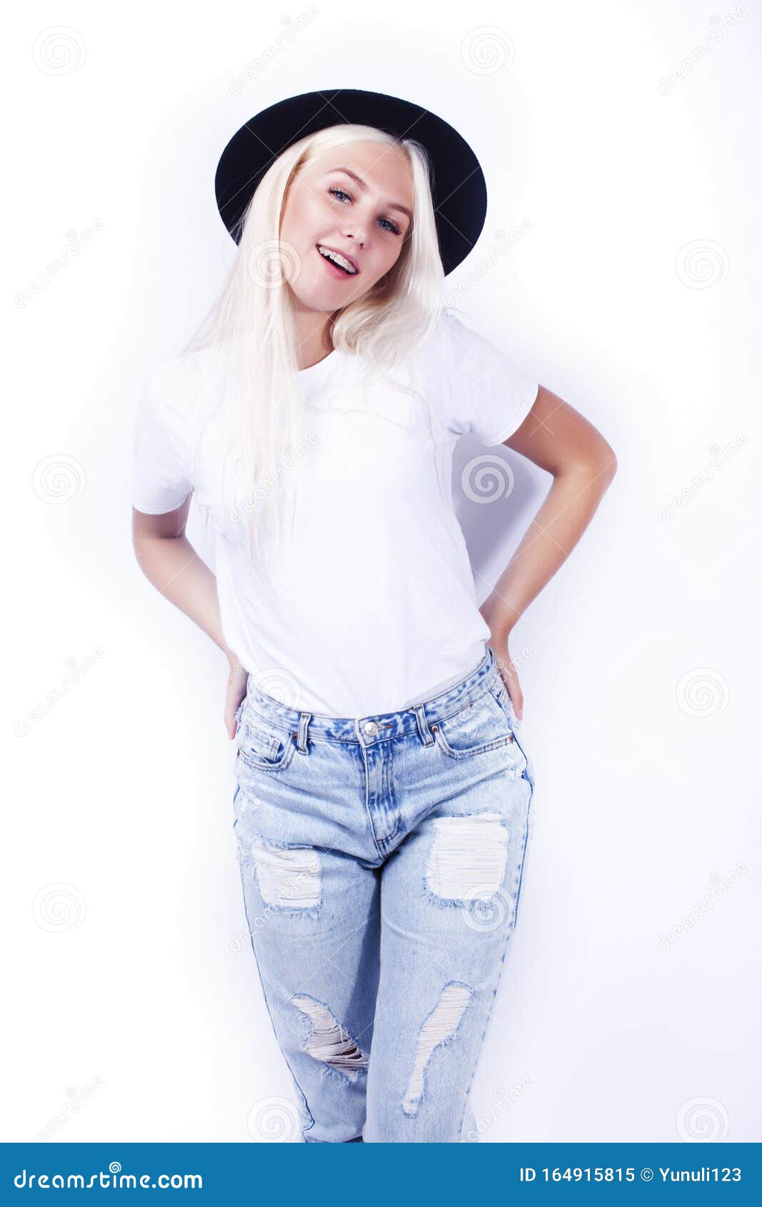 Joven Linda Adolescente En Eso Que Posa Alegre Sonrisa Alegre En El