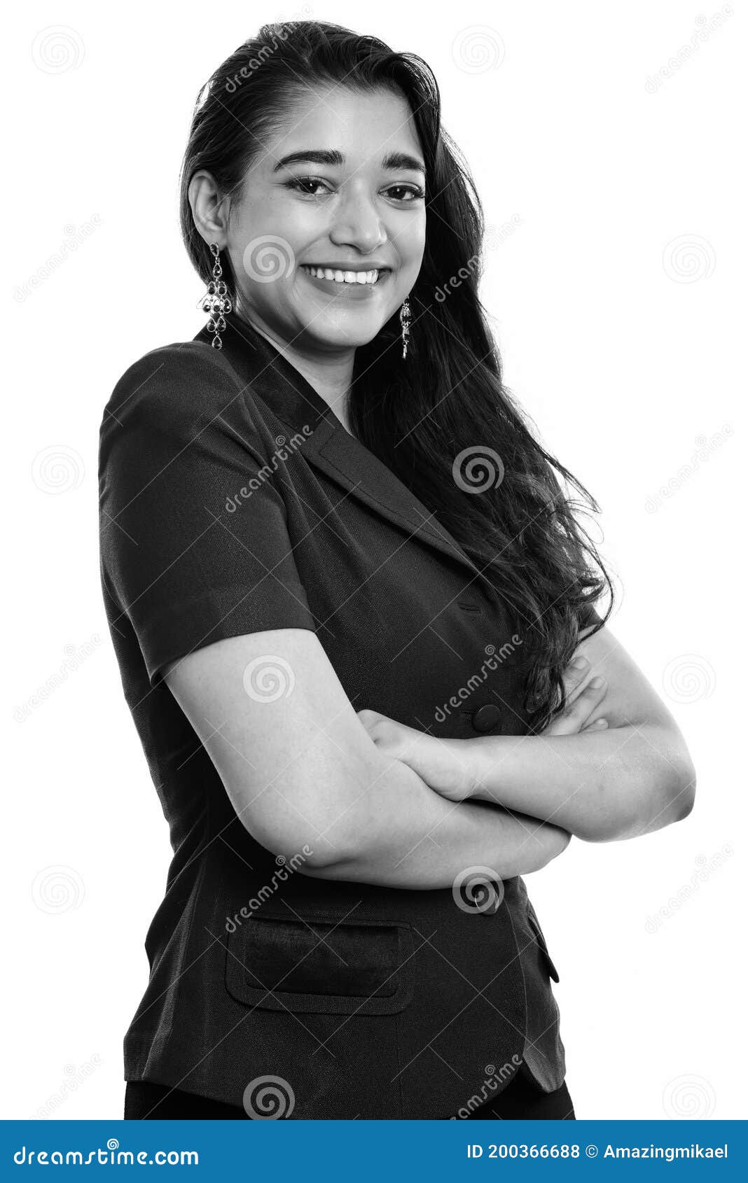 Joven Y Feliz Empresaria India Sonriendo Con Los Brazos Cruzados Foto ... Joven Y Feliz Empresaria India Sonriendo Con Los Brazos Cruzados Foto ...