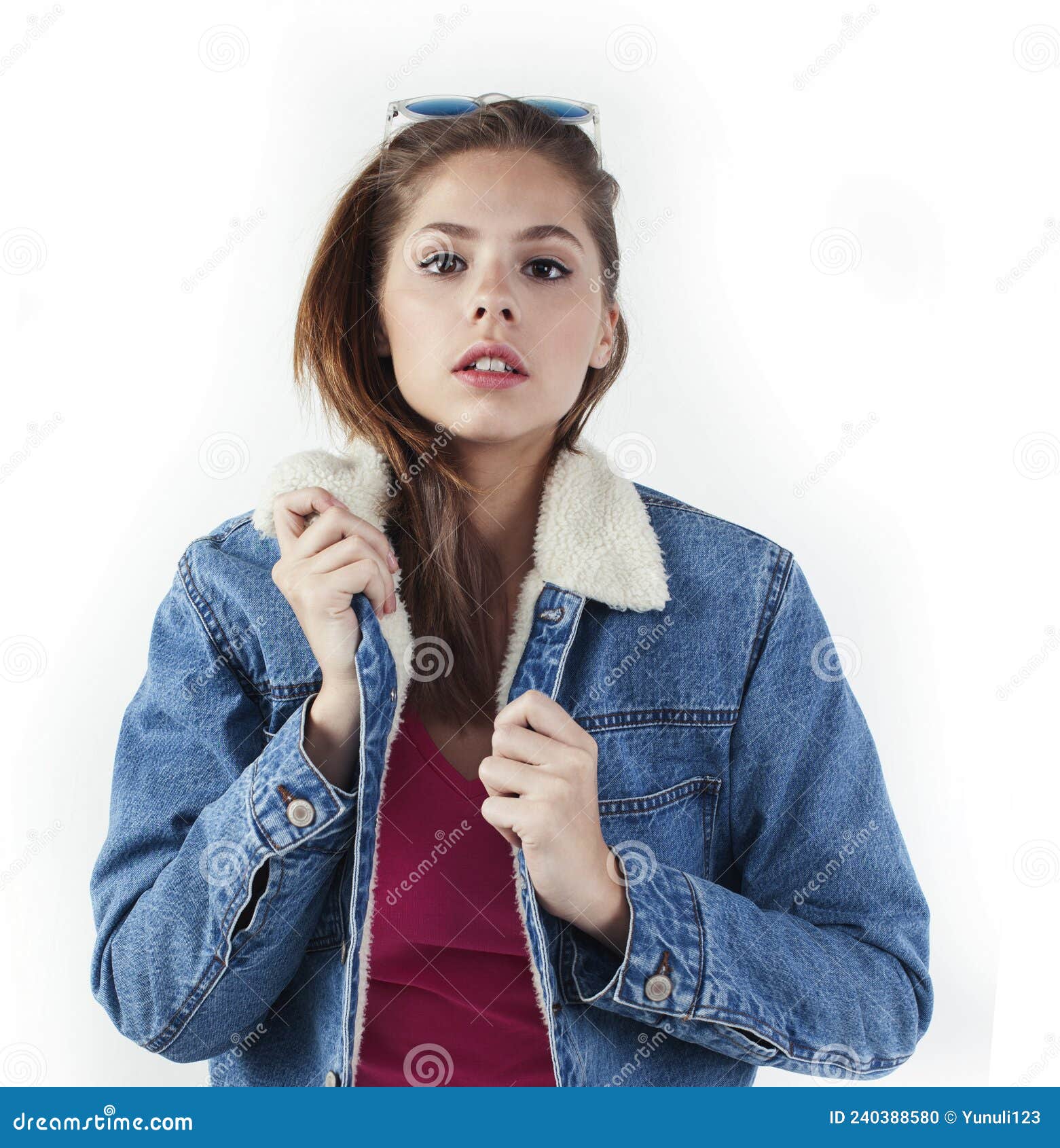 Jovencita Hipster Adolescente Posando Emocionalmente Feliz Sonriendo En