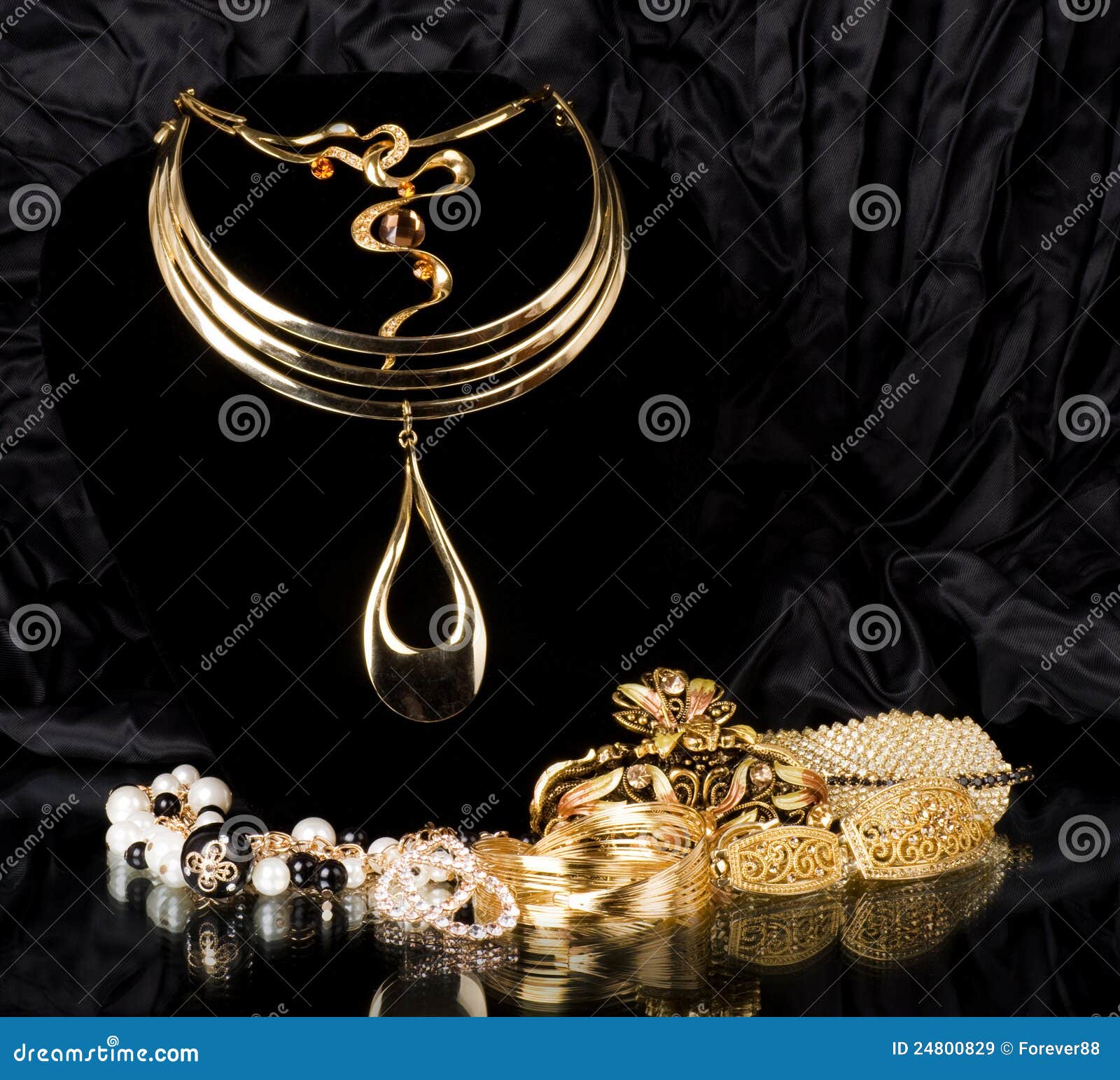 Joyería de oro imagen de archivo. Imagen de metal, joya - 24800829