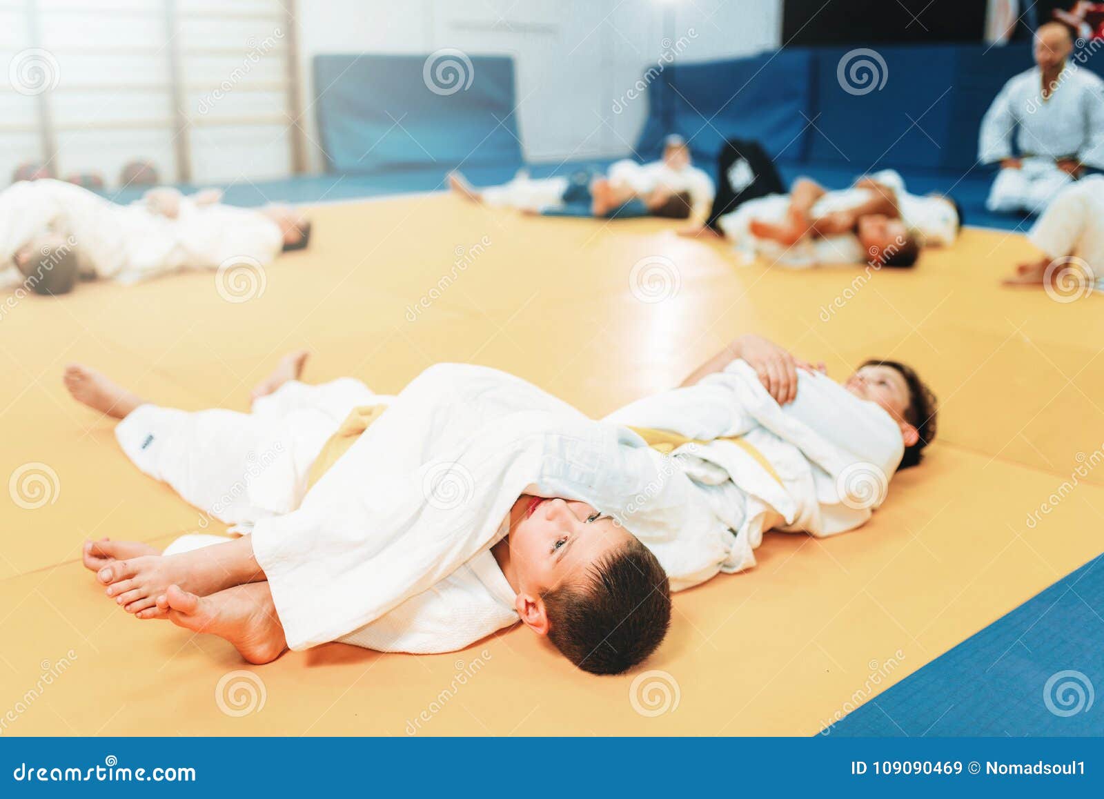 Judo D'enfant, Formation De Combat, Art Martial Image stock - Image du ...
