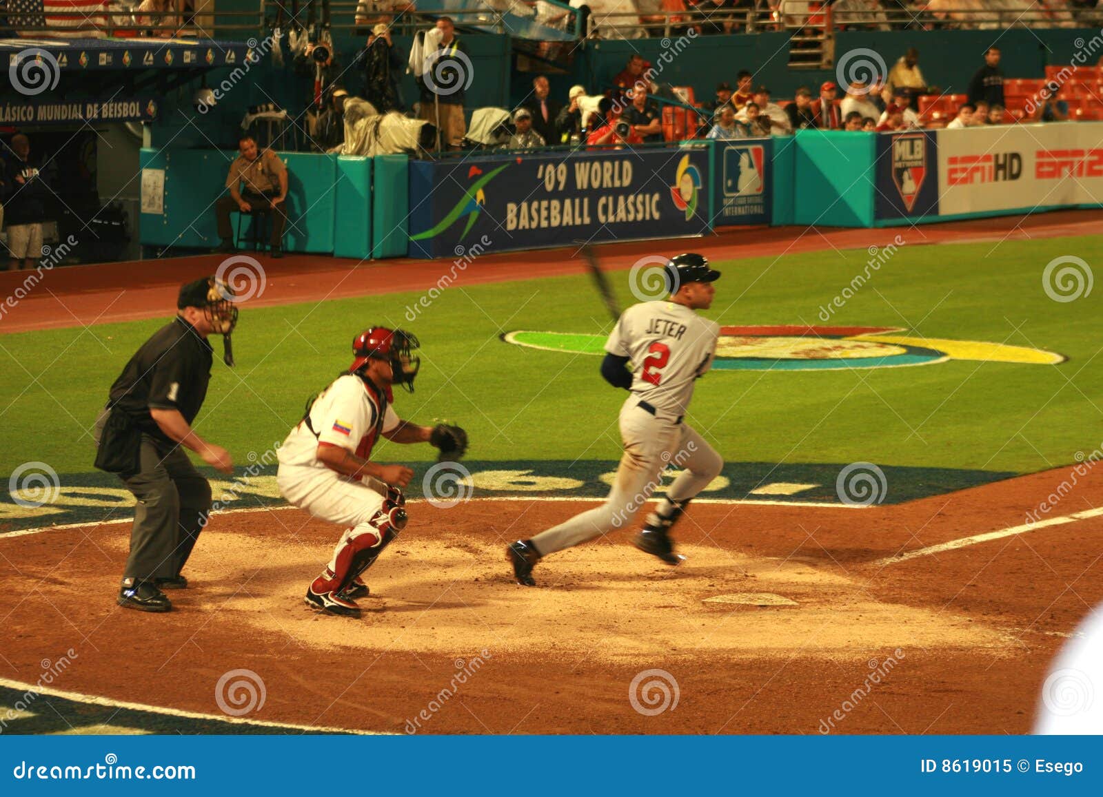 Juego de béisbol imagen editorial. Imagen de atleta, base - 8619015