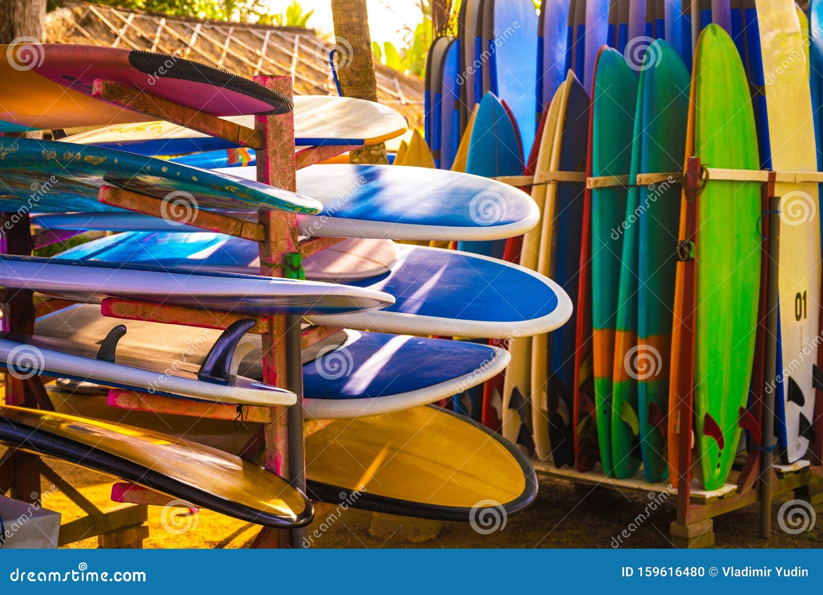 Juego De Tablas De Surf De Diferentes Colores Foto de archivo - Imagen ...
