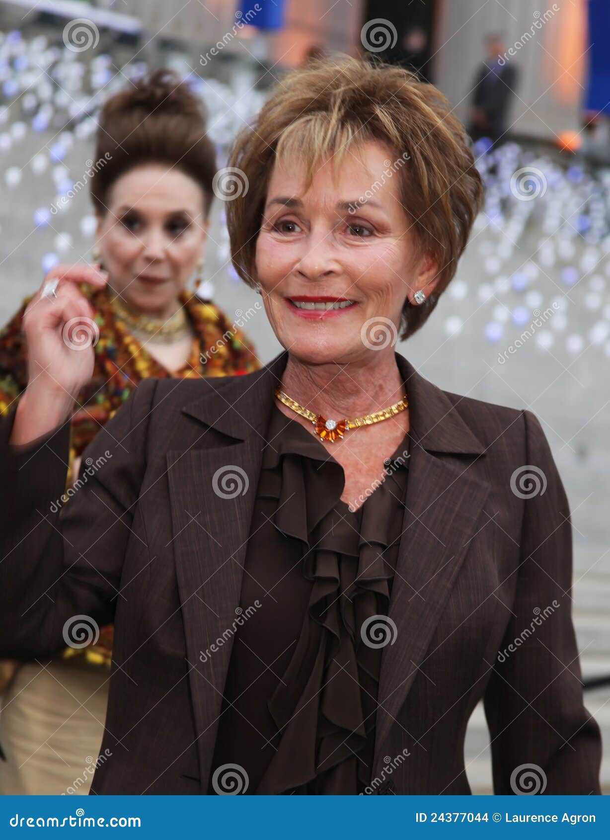 Juez Judy Sheindlin Y Cindy Adams Imagen de archivo editorial - Imagen ...