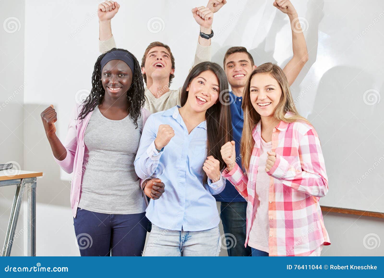 Jugendkinder, Die Ihren Erfolg Feiern Stockfoto - Bild von faust ...