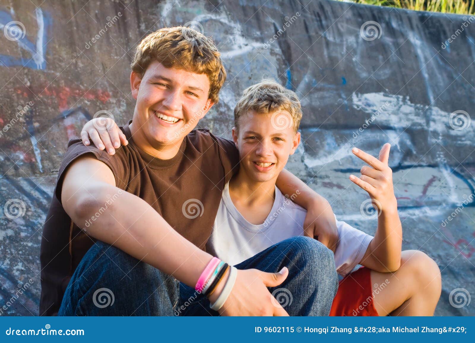 Jugendlich Freunde stockbild. Bild von aktiv, menschlich - 9602115