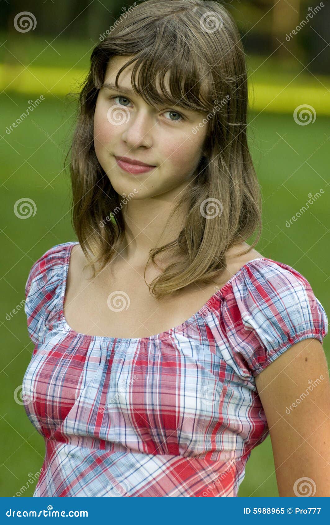 Jugendlicheportrait stockbild. Bild von freundlich, jung - 5988965