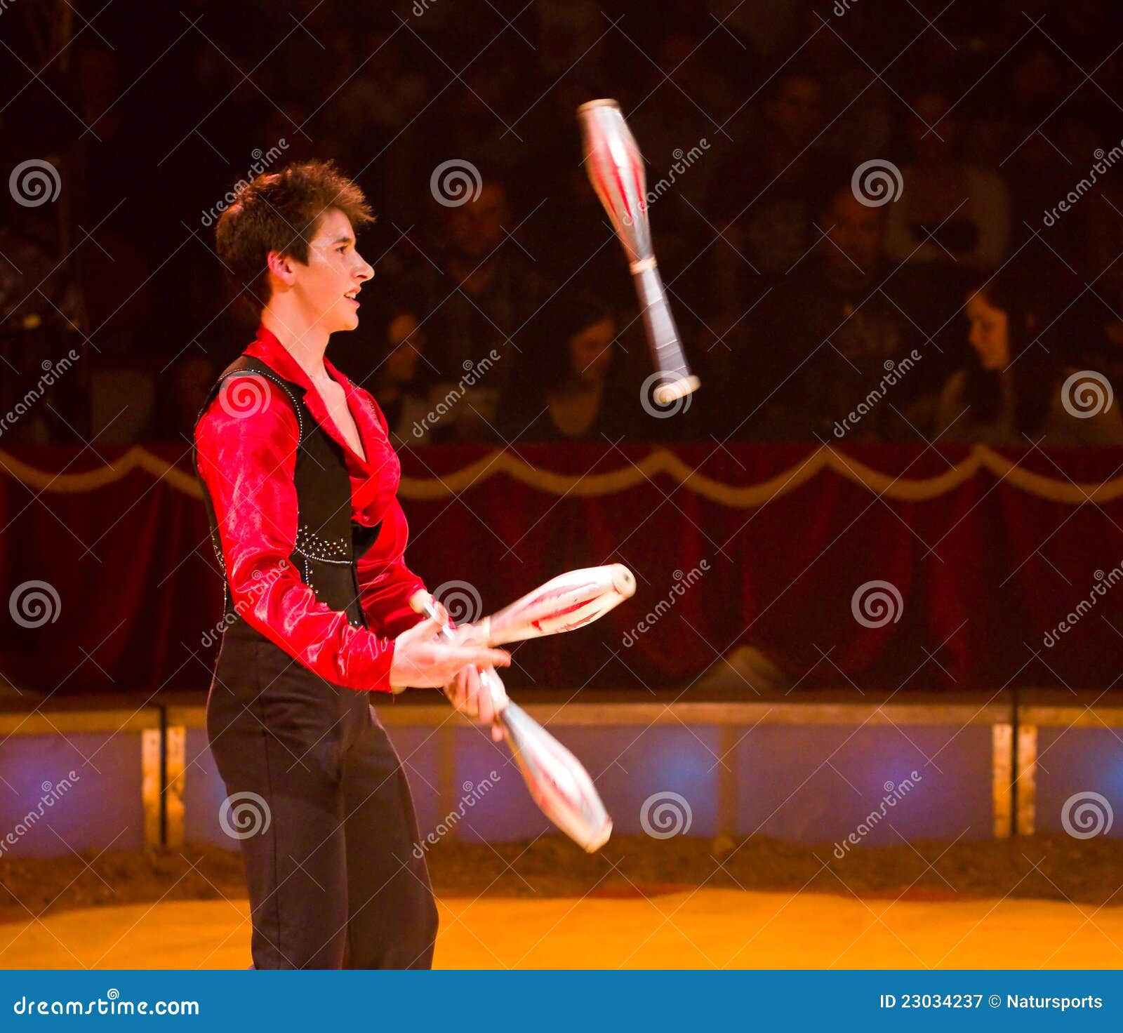 Juggling editorial photography. Image of circus, juggling - 23034237