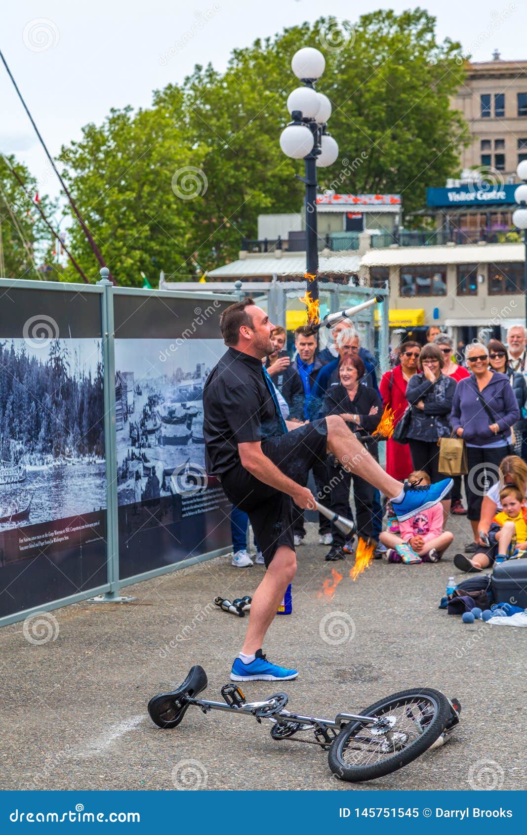 Juggling with Fire editorial image. Image of fire, spokes - 145751545