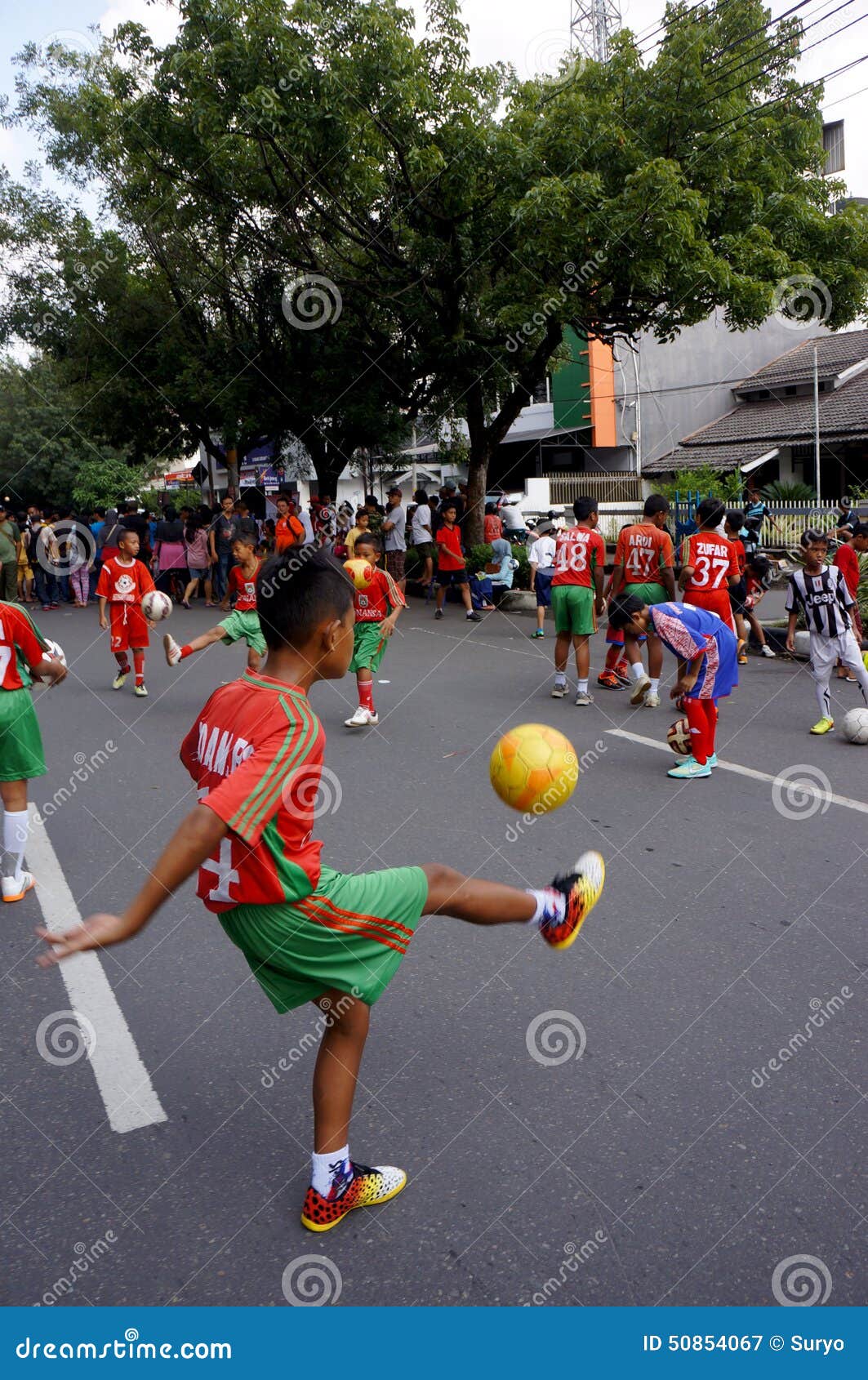Juggling editorial photography. Image of sport, school - 50854067