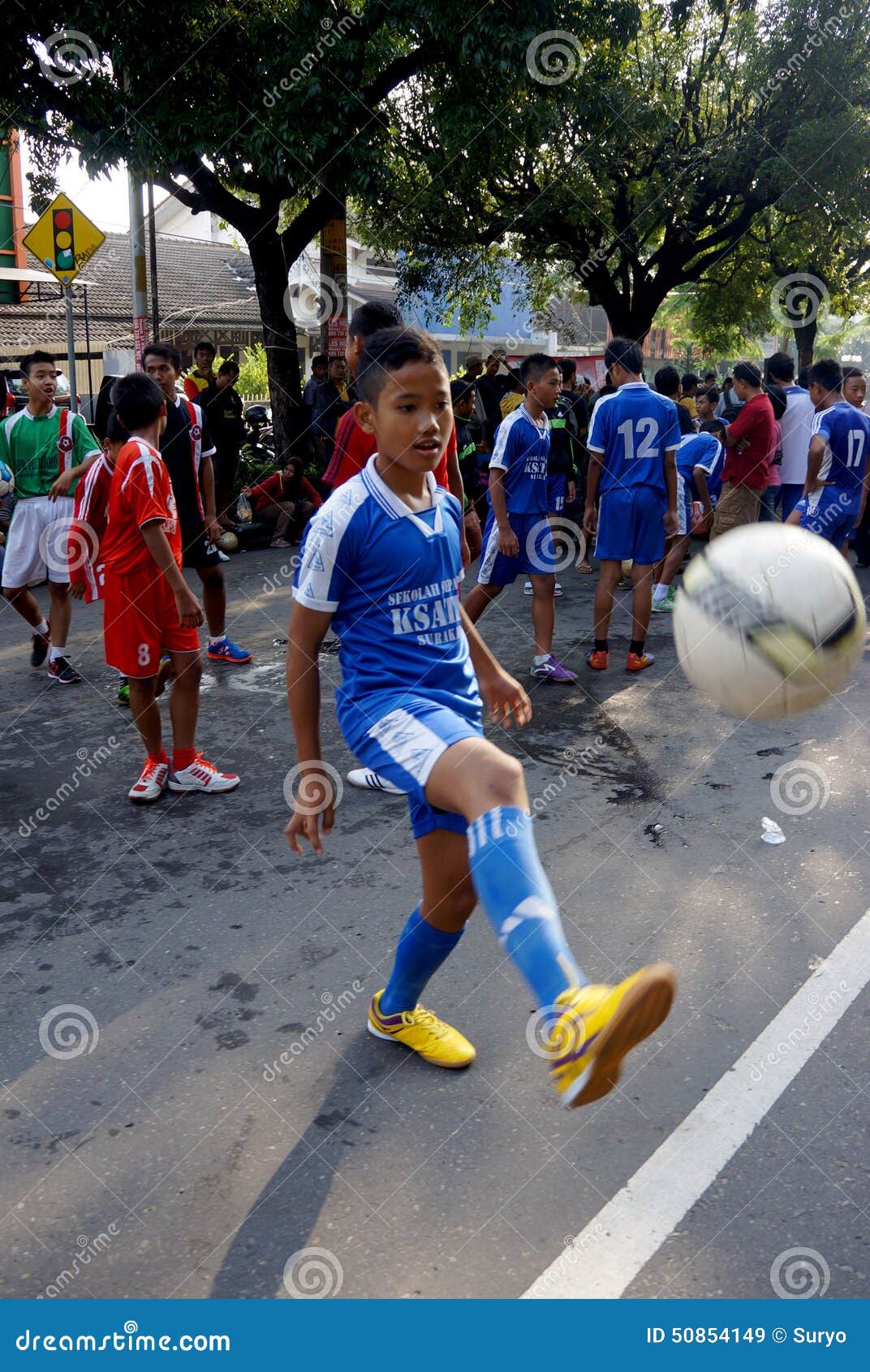 Juggling editorial stock image. Image of juggling, java - 50854149