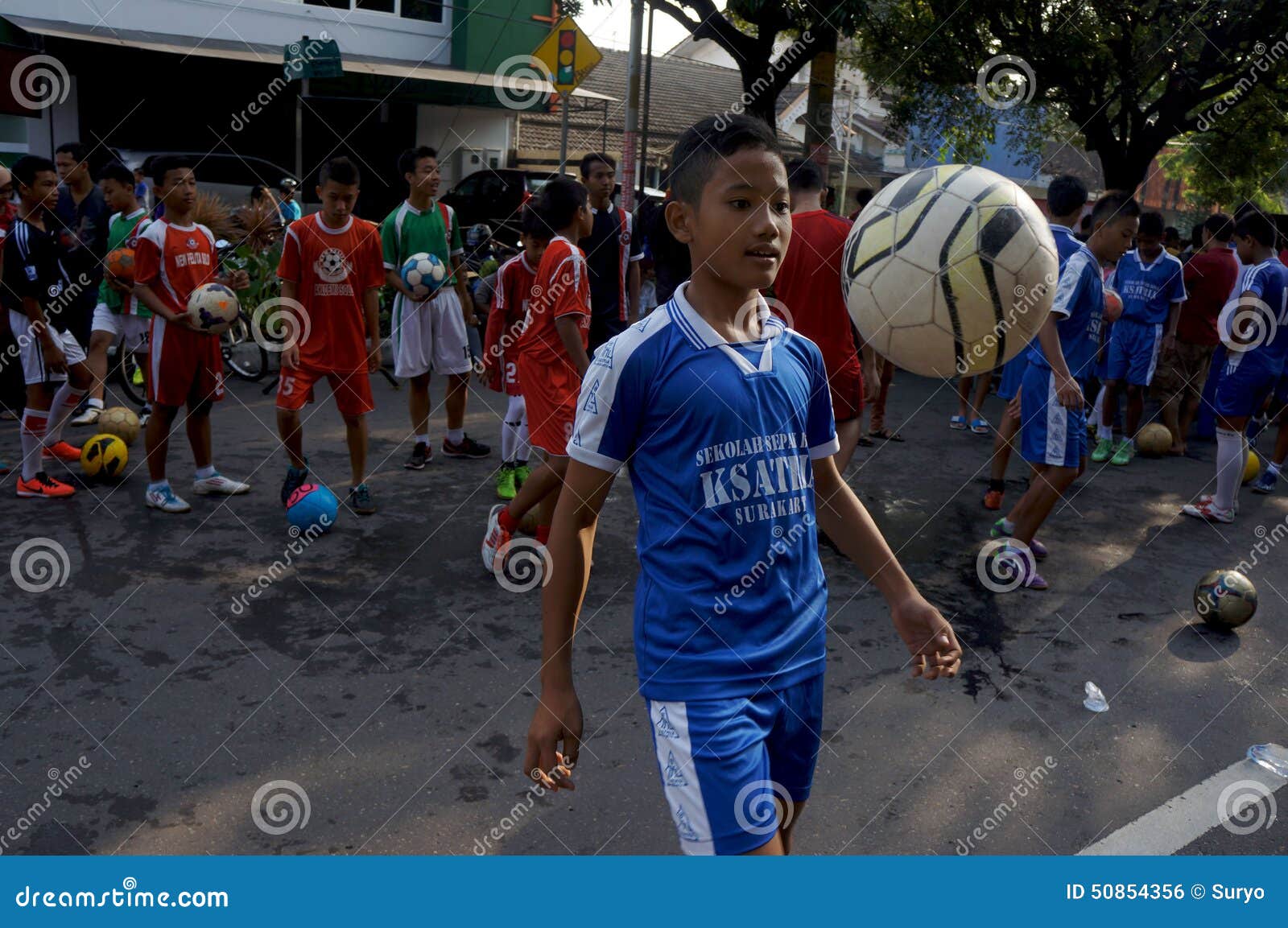 Juggling editorial photo. Image of school, people, juggling - 50854356