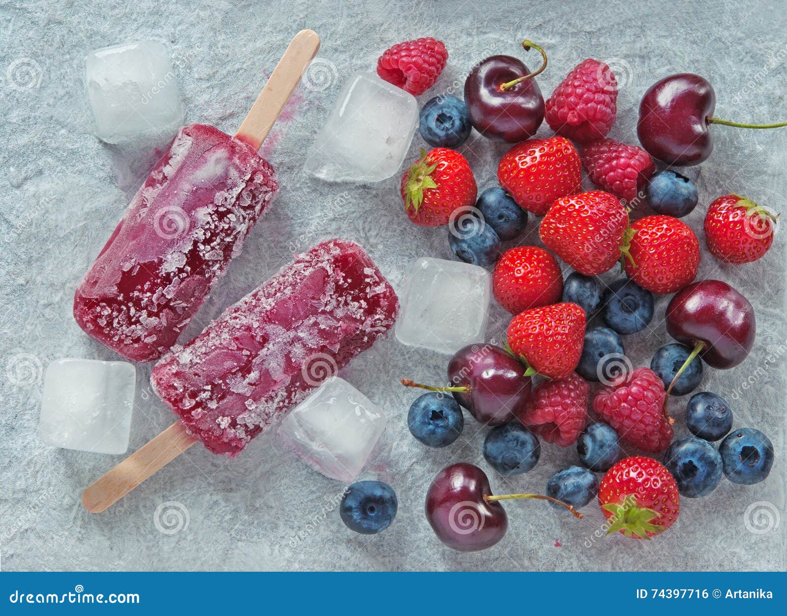 Jugo congelado de la baya foto de archivo. Imagen de refresco - 74397716