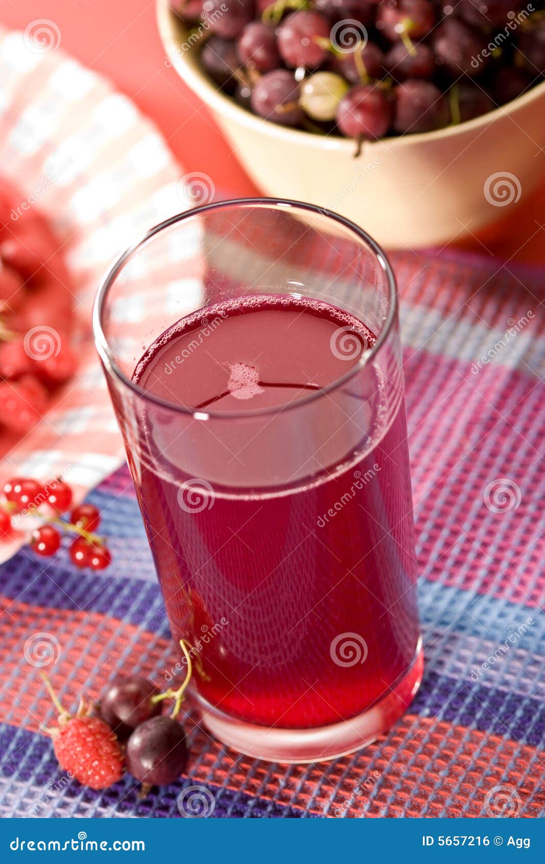 Jugo de fruta foto de archivo. Imagen de fresco, hielo - 5657216