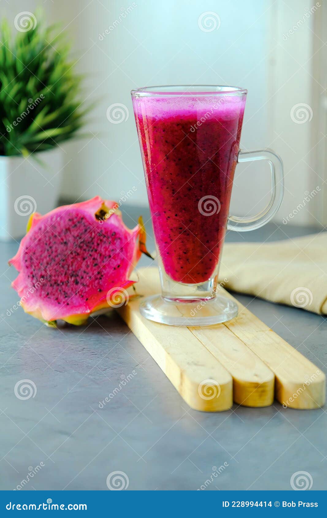 Jugo Jugo De Jugo De Jus Jus Buah Naga Foto de archivo - Imagen de ...