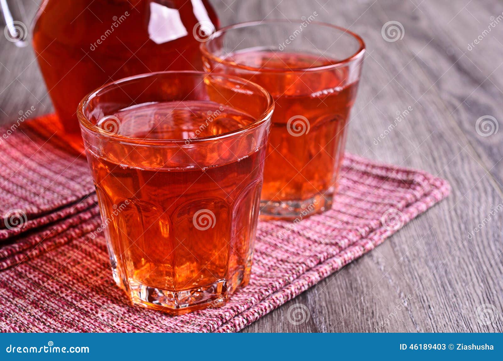 Jugo rojo imagen de archivo. Imagen de cereza, sano, fresco - 46189403