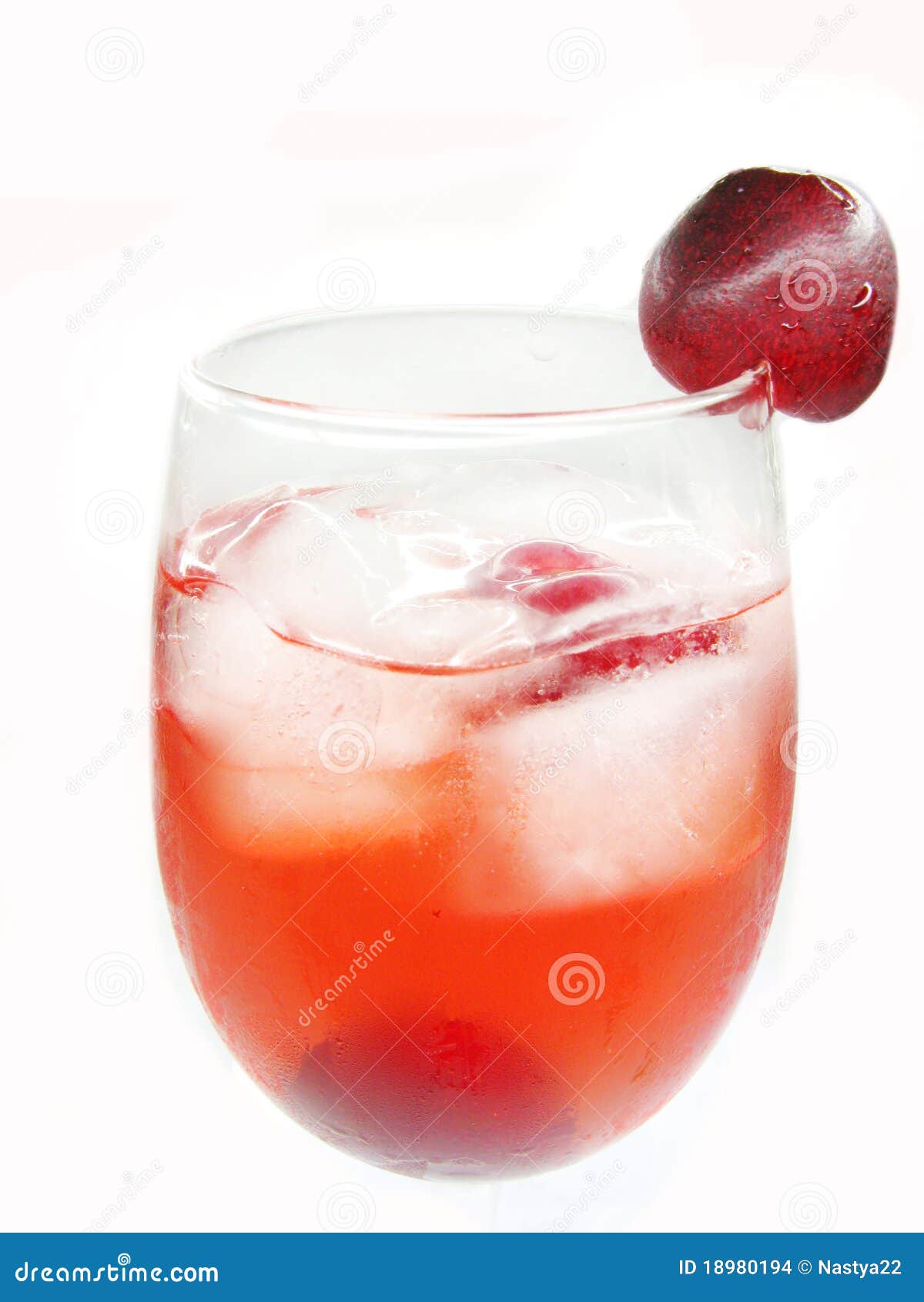 Jugo Rojo De La Cereza Con Hielo Foto de archivo - Imagen de bebida ...